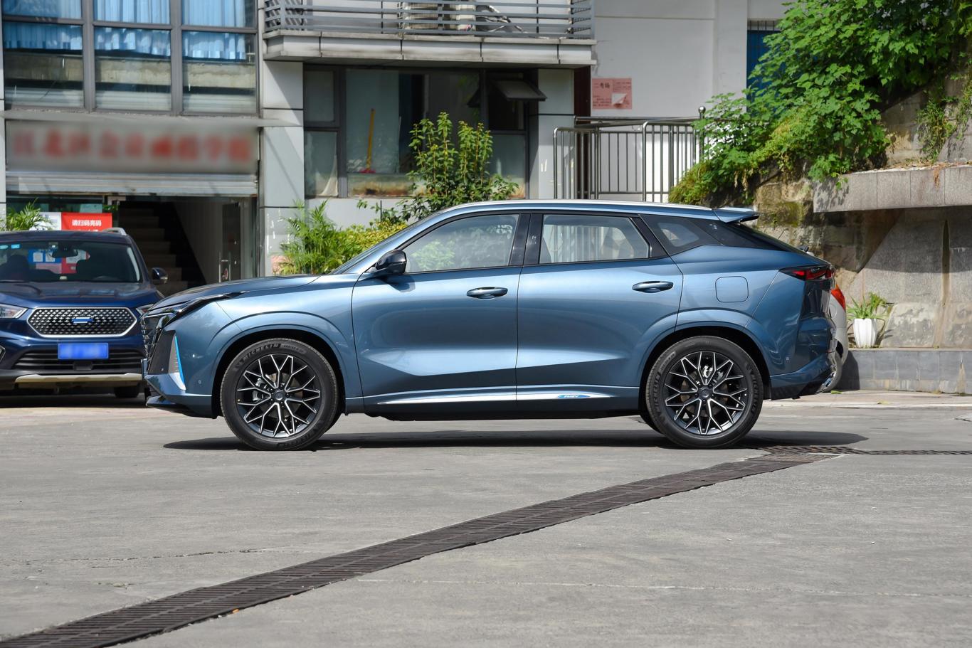 【长安欧尚Z6新能源1.5T 150km 旗舰PLUS智慧泊车版正侧车头向左水平图片-汽车图片大全】-易车