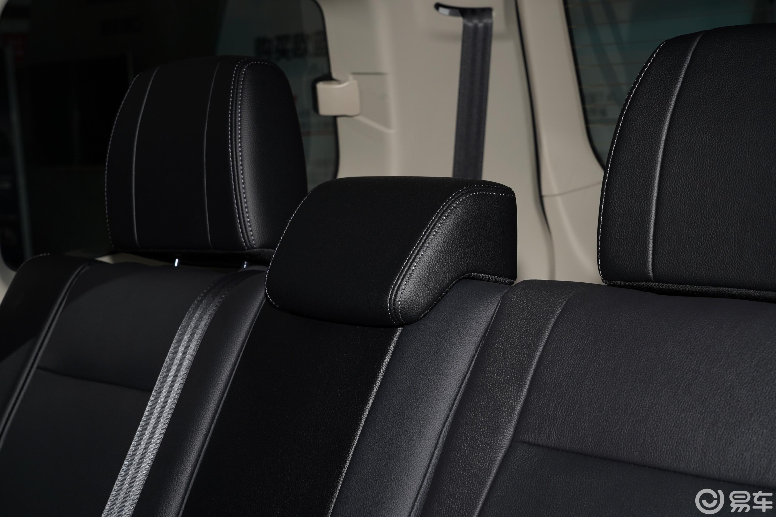 【帕杰罗(进口)3.0L 平行进口高配版后排空间图片-汽车图片大全】-易车