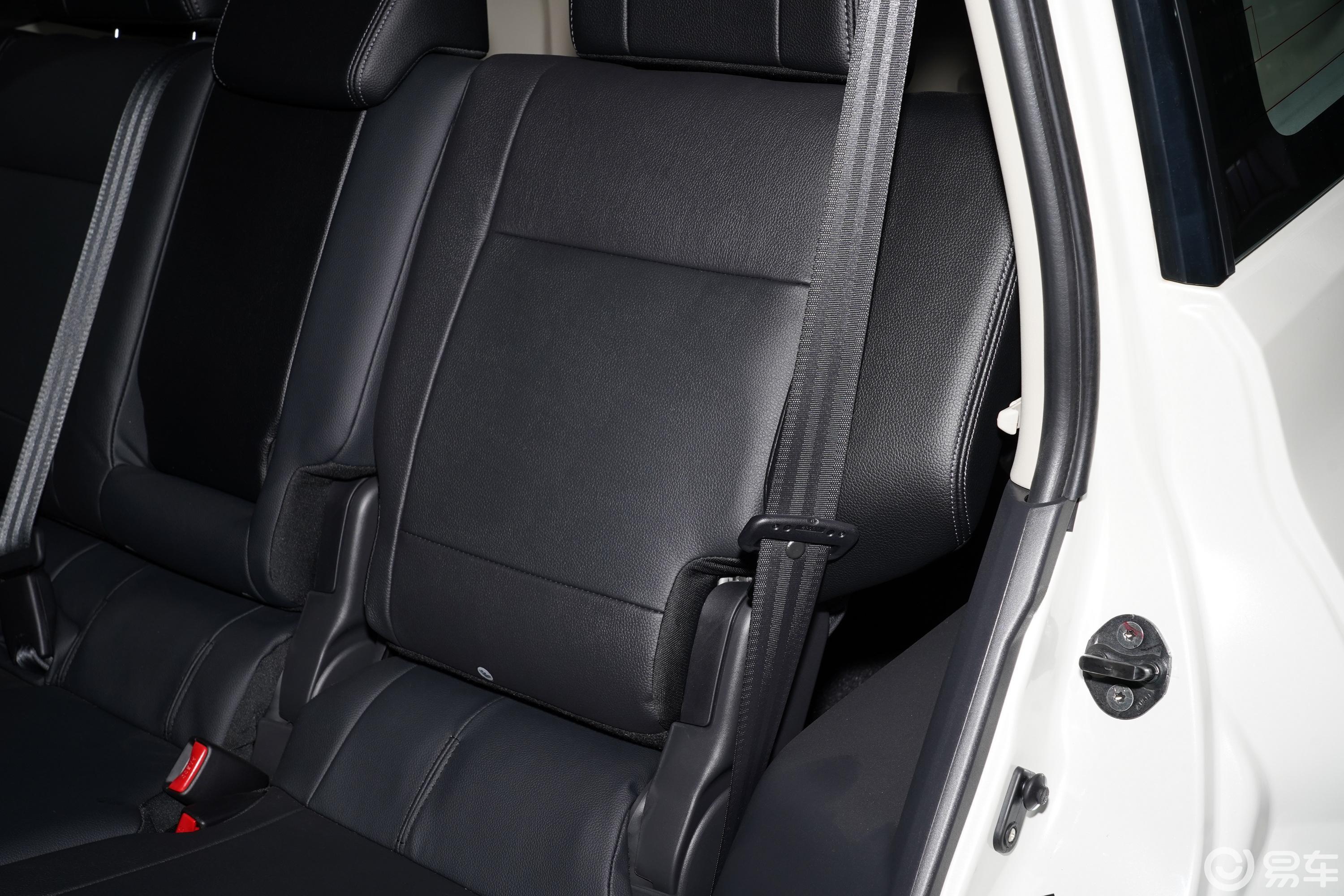 【帕杰罗(进口)3.0L 平行进口高配版后排空间图片-汽车图片大全】-易车