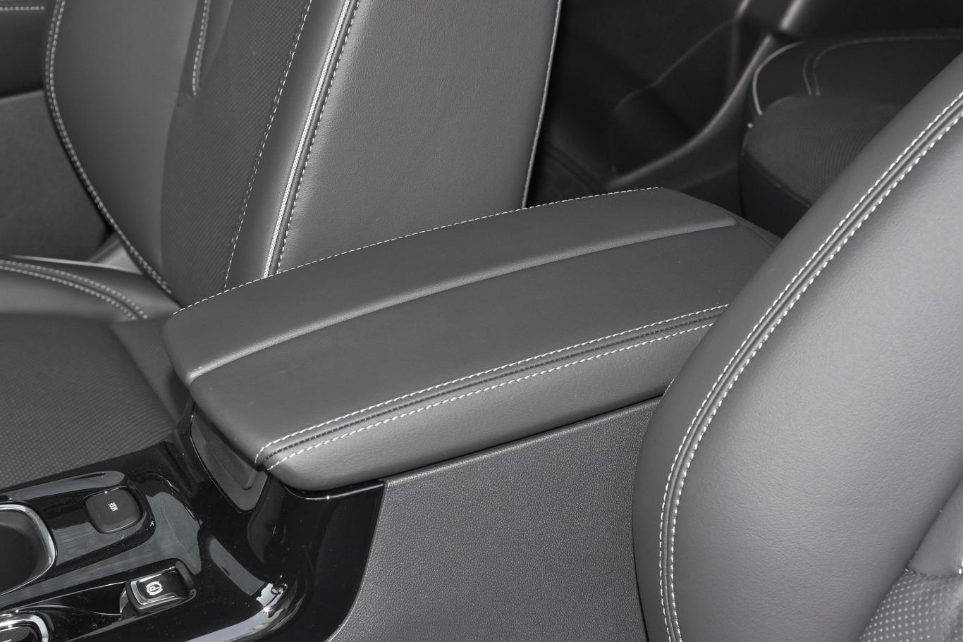 【昂科威改款 昂科威Plus 552T 两驱豪华型 5座前排中央扶手图片-汽车图片大全】-易车