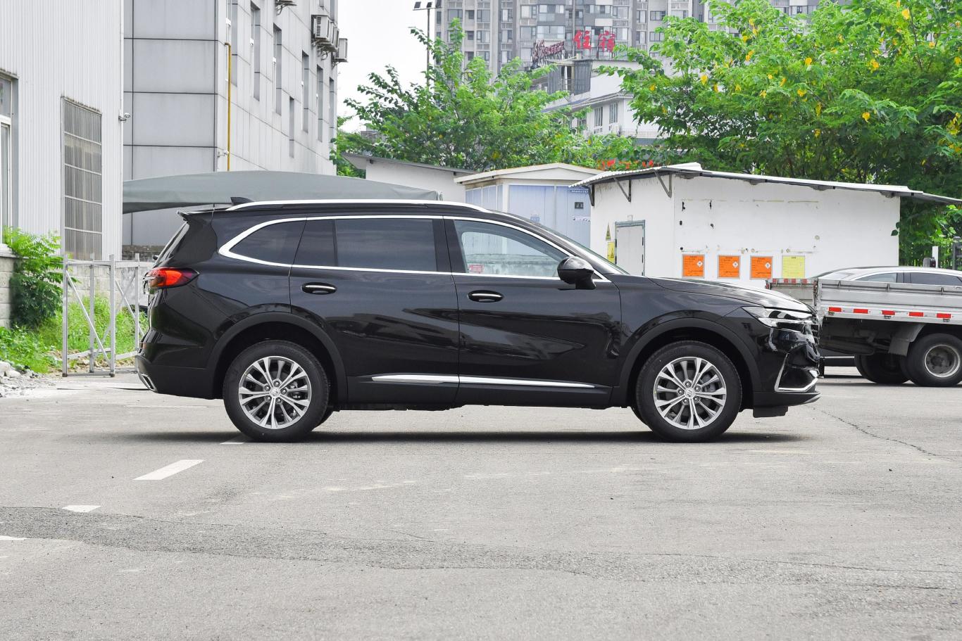 【昂科威改款 昂科威Plus 552T 两驱豪华型 5座正侧车头向右水平图片-汽车图片大全】-易车