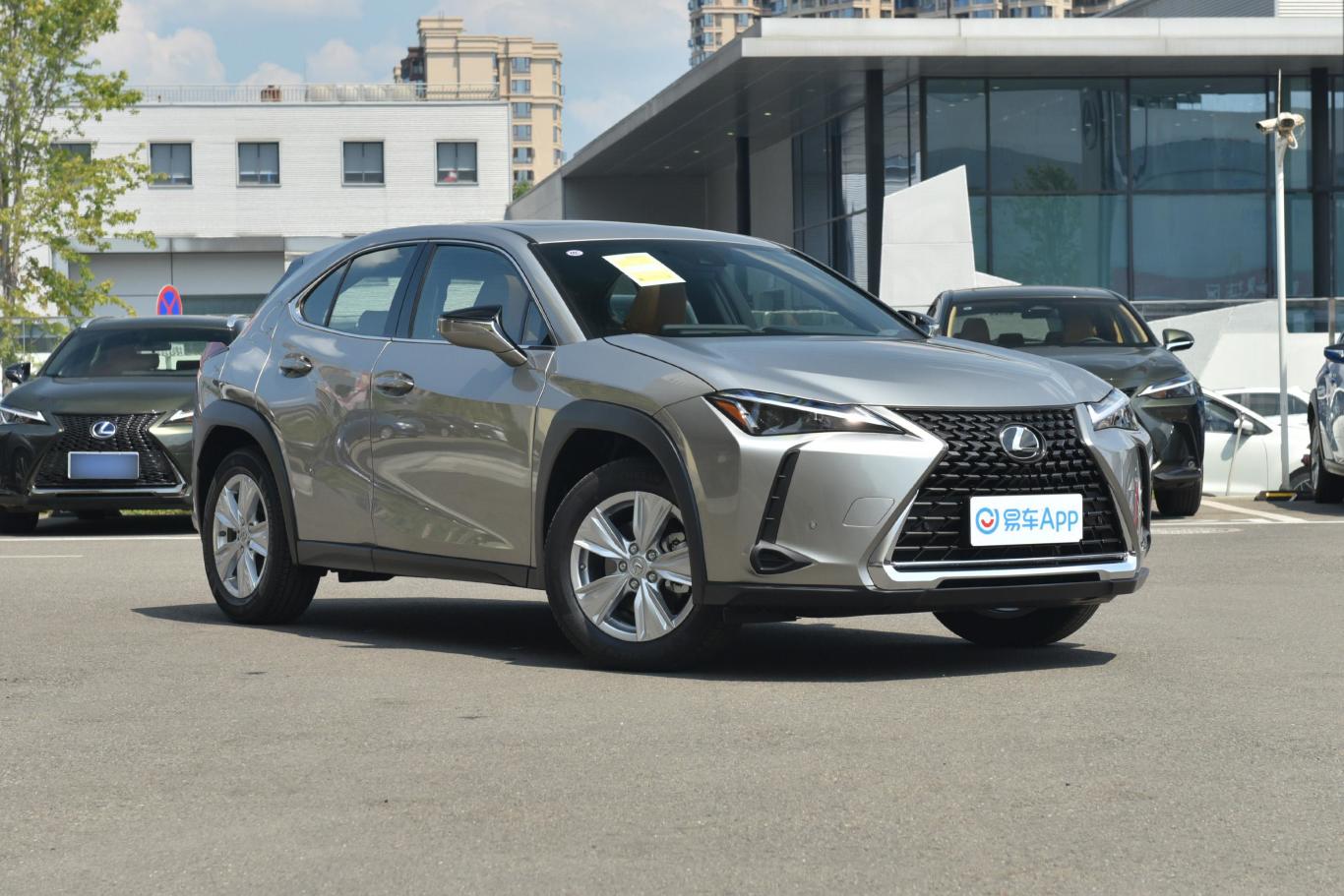 【雷克萨斯UX260h 探·趣版侧前45度车头向右水平图片-汽车图片大全】-易车