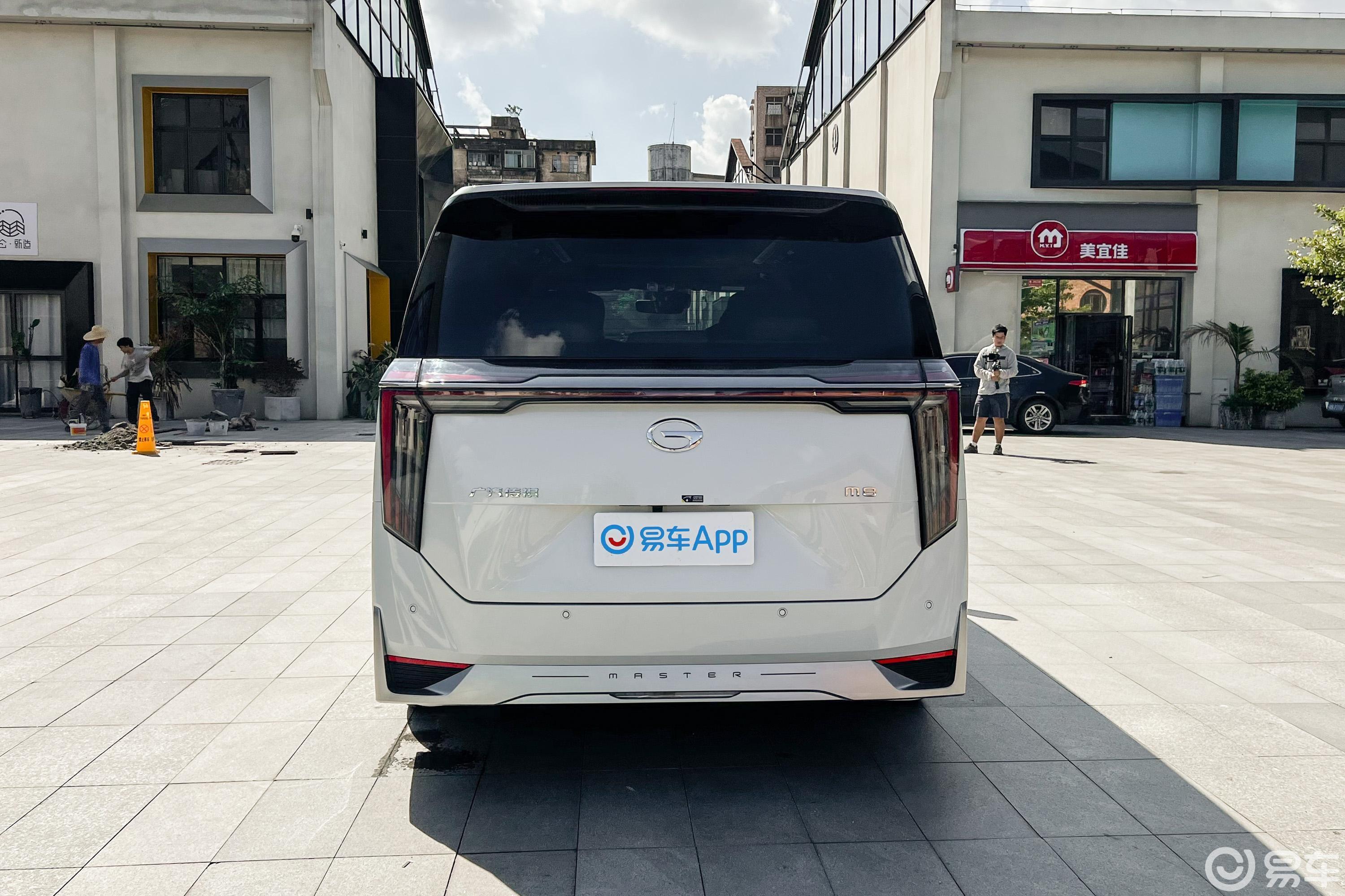 【传祺M8宗师系列 400T 旗舰版 7座正后水平图片-汽车图片大全】-易车