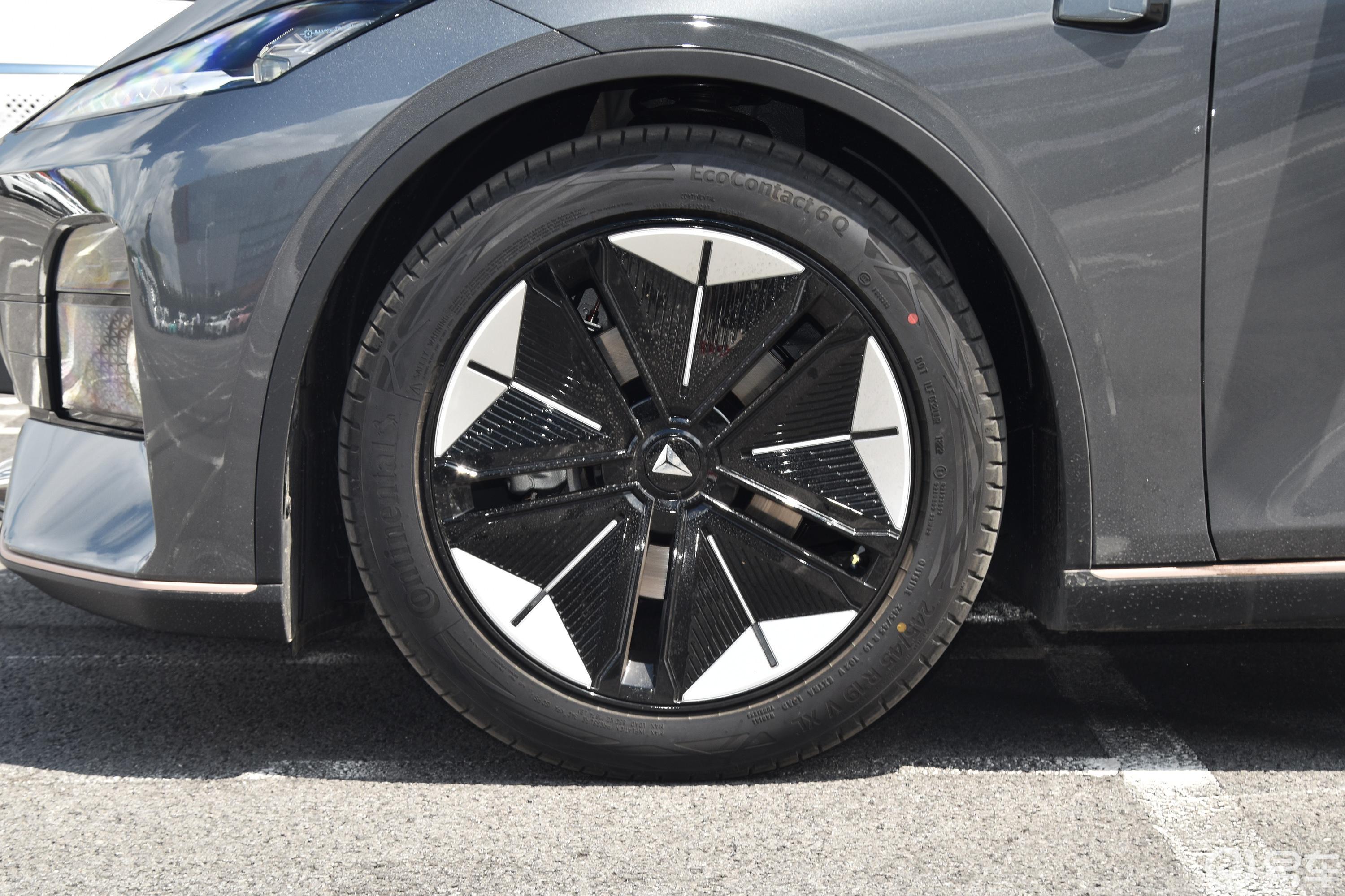 【深蓝SL03纯电版 515km前轮毂造型图片-汽车图片大全】-易车