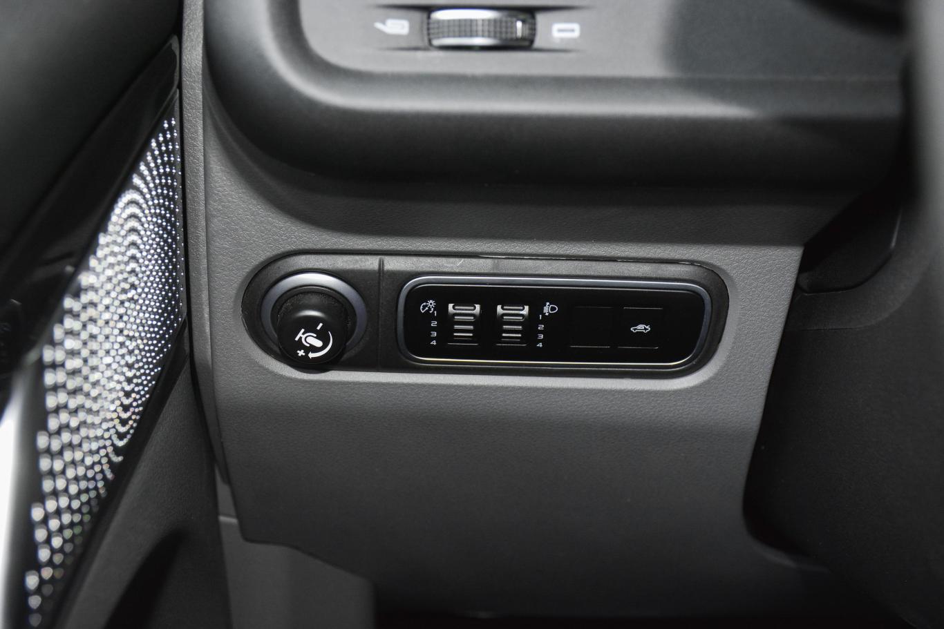 【LEVC TX纯电版 410km 出行版 7座中控图片-汽车图片大全】-易车