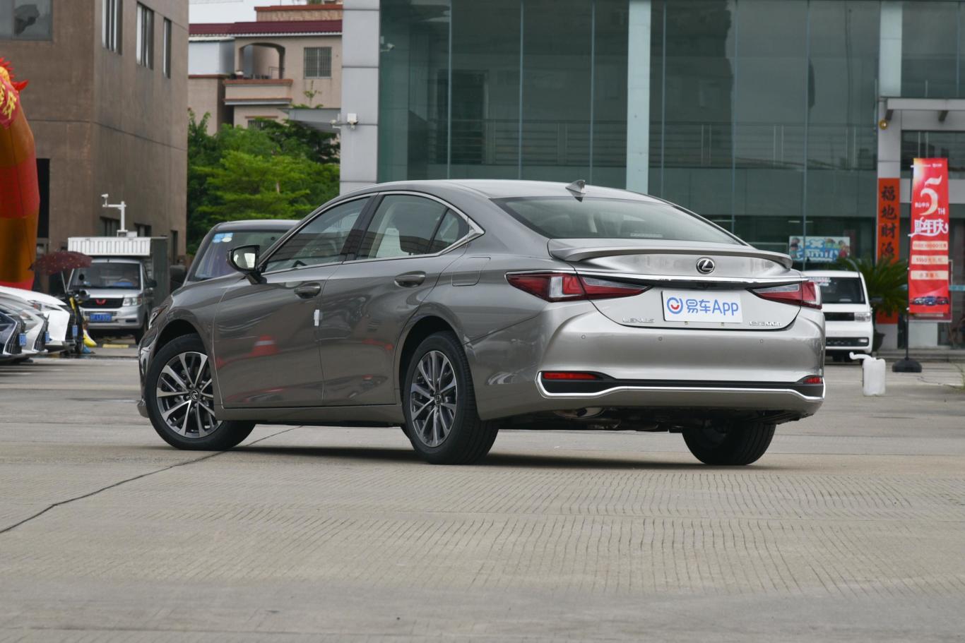 【雷克萨斯ES300h 卓越版侧后45度车头向左水平图片-汽车图片大全】-易车
