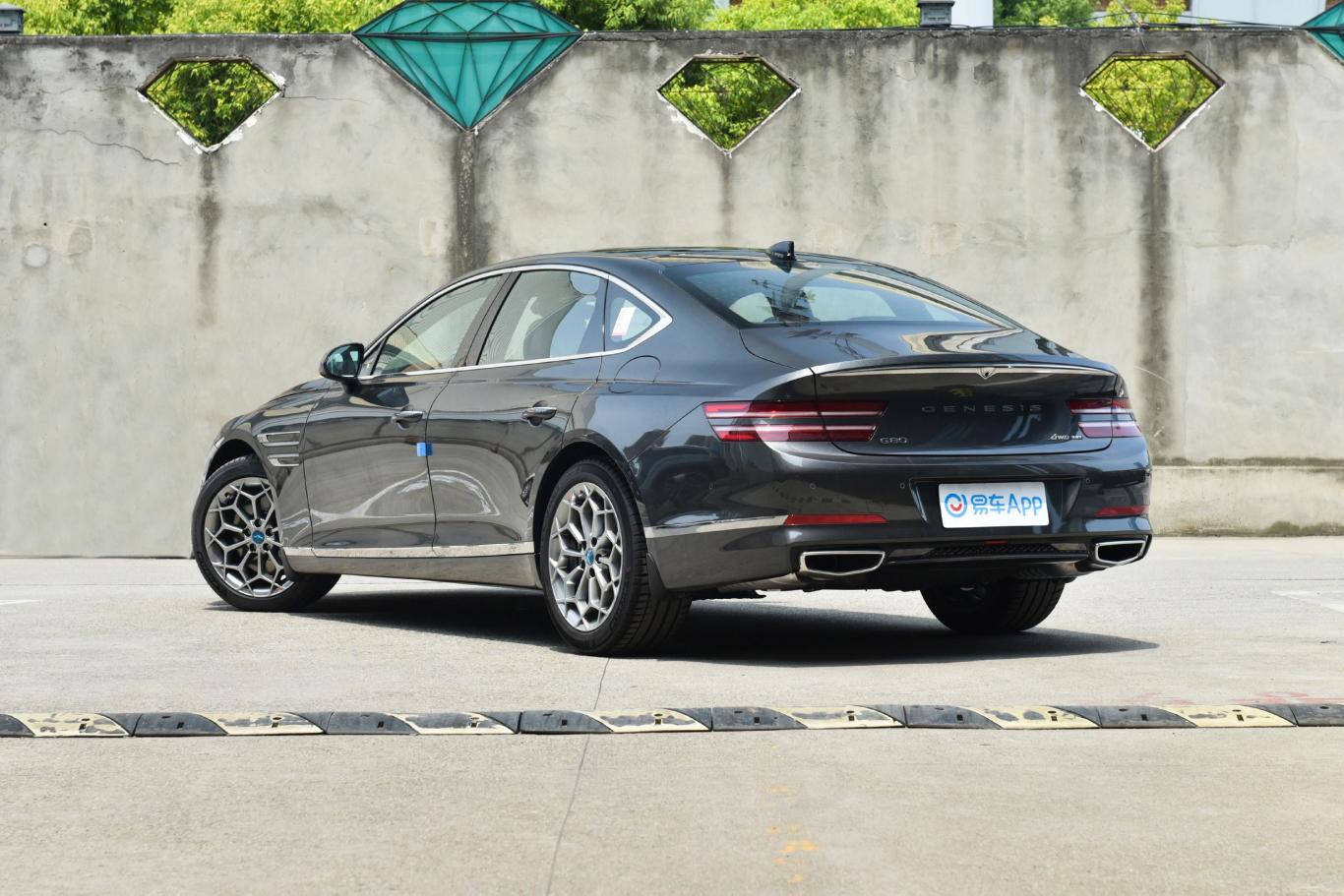 【捷尼赛思G802.5T 四驱 旗舰版侧后45度车头向左水平图片-汽车图片大全】-易车