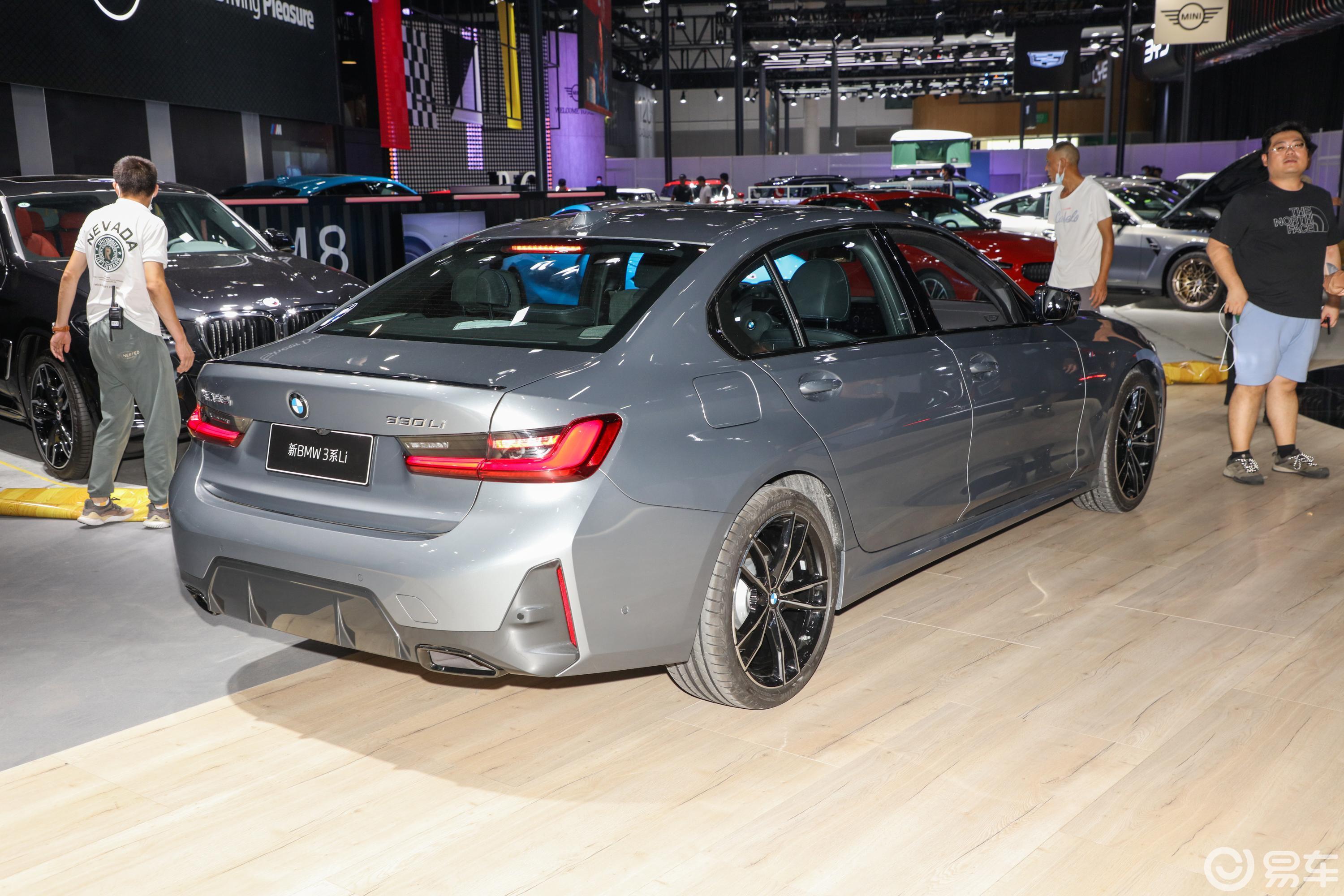 【宝马3系330Li M运动曜夜套装侧后45度车头向右水平图片-汽车图片大全】-易车