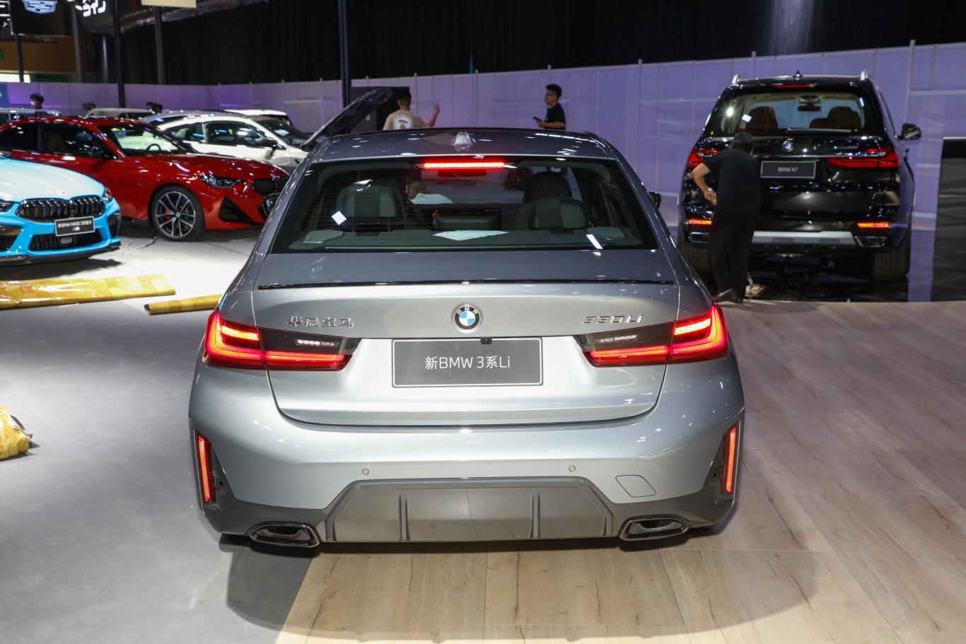 【宝马3系330Li M运动曜夜套装正后水平图片-汽车图片大全】-易车