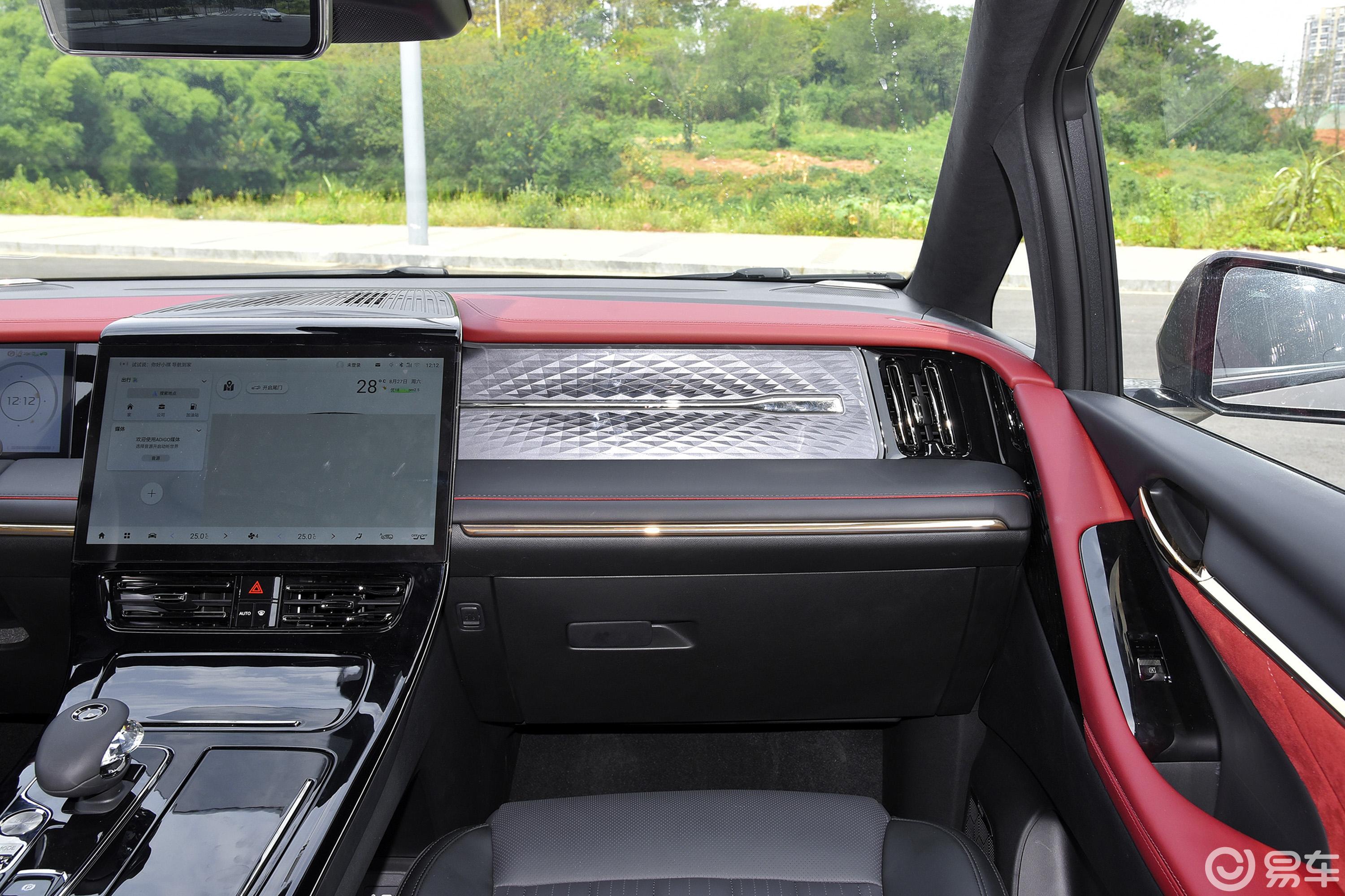 【传祺M8宗师系列 双擎 2.0T 御尊版 7座副驾驶位区域图片-汽车图片大全】-易车