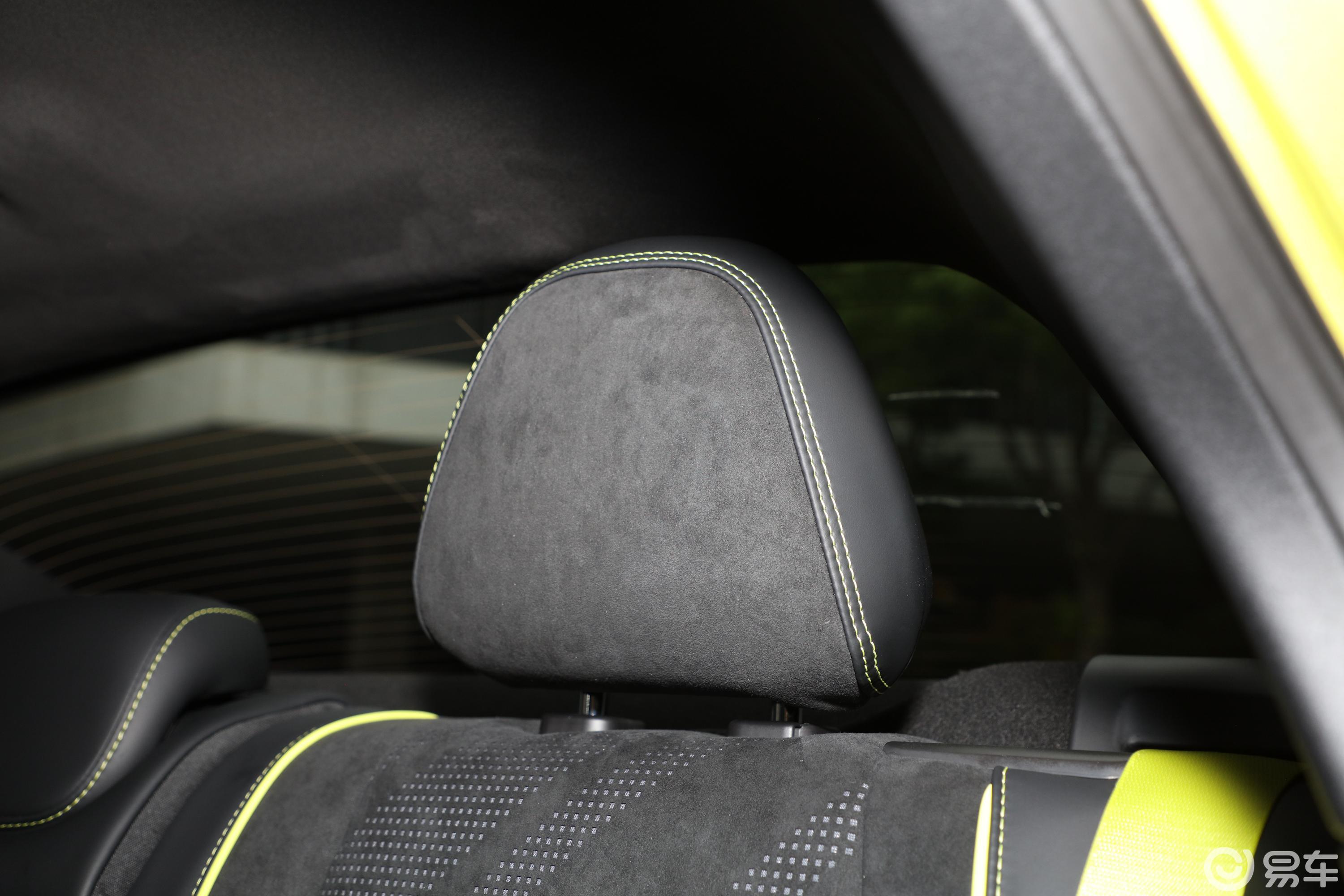 【领克0303+ 2.0T 自动四驱性能套装 5座后排空间图片-汽车图片大全】-易车