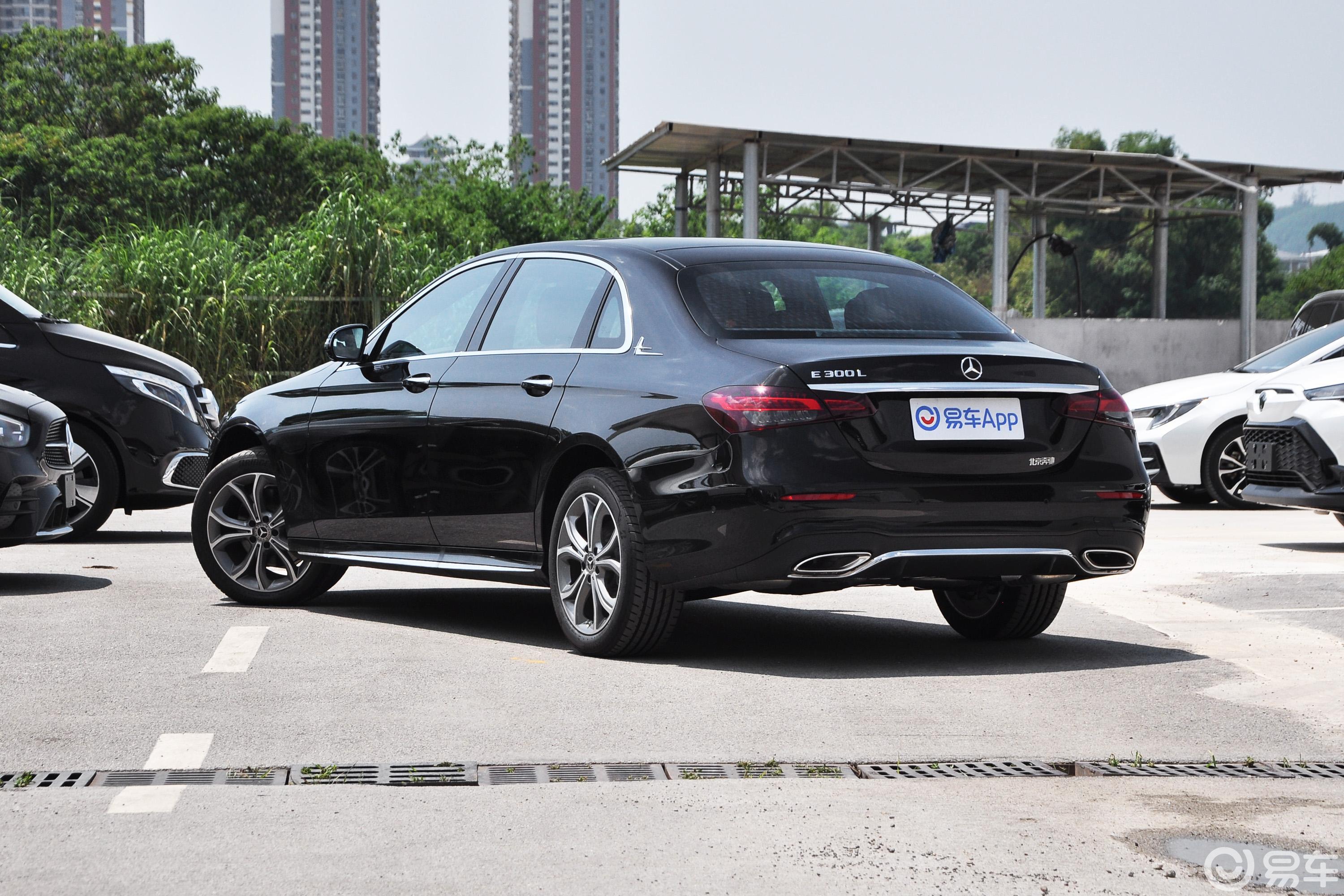 【奔驰E级E 300 L 运动时尚型侧后45度车头向左水平图片-汽车图片大全】-易车