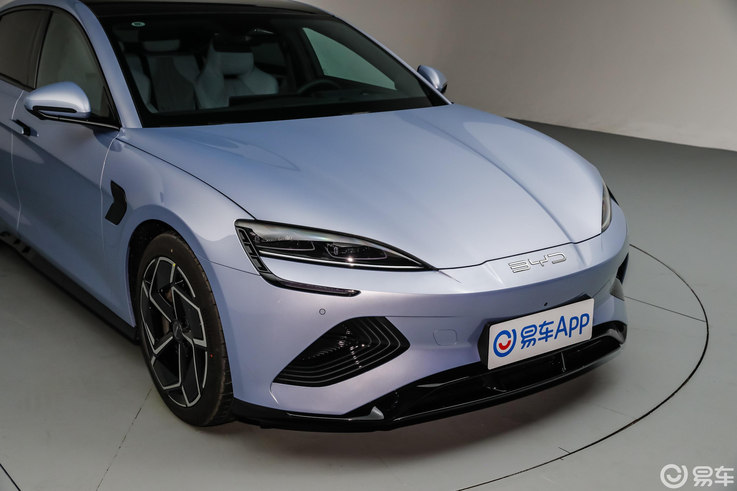 【海豹EV 700km 后驱长续航版前格栅侧俯拍图片-汽车图片大全】-易车