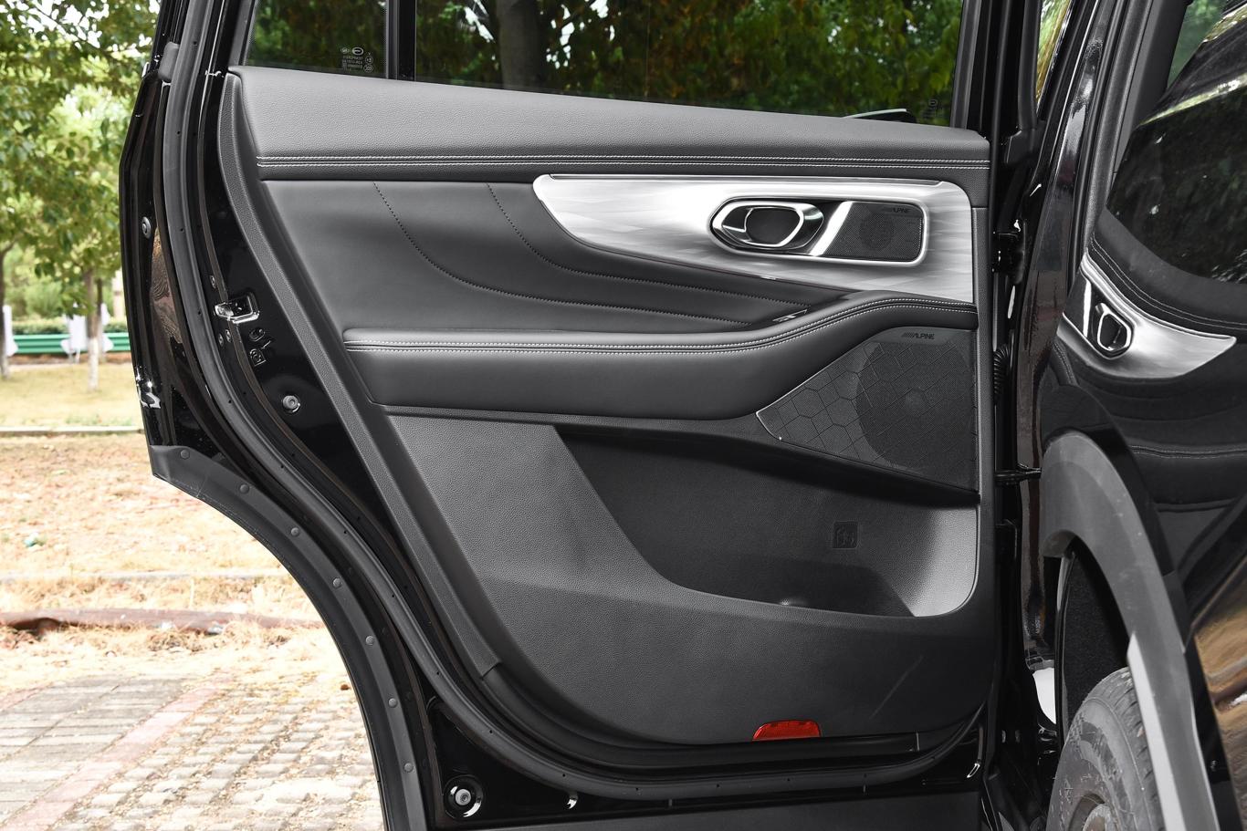 【传祺GS82.0T 两驱尊享版 7座后排功能图片-汽车图片大全】-易车