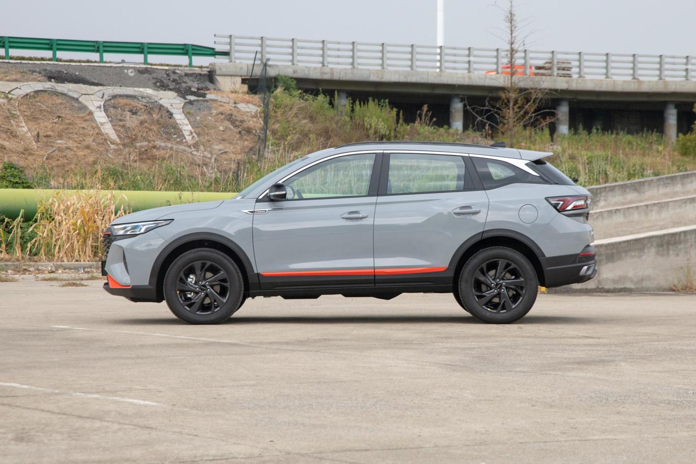 【风神AX7马赫版 1.5T DF31正侧车头向左水平图片-汽车图片大全】-易车