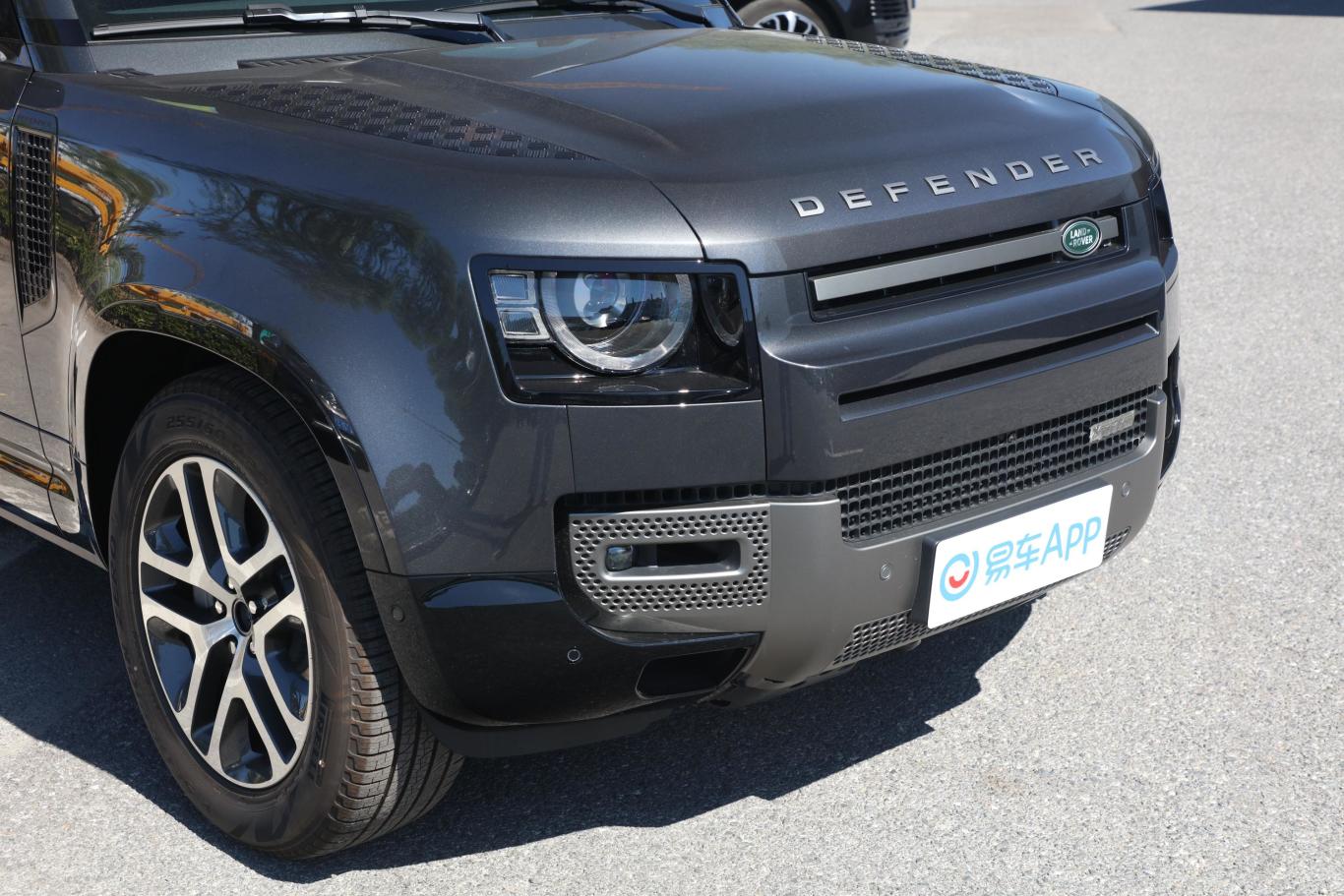 【卫士改款 110 3.0T P400 X-DYNAMIC HSE前格栅侧俯拍图片-汽车图片大全】-易车