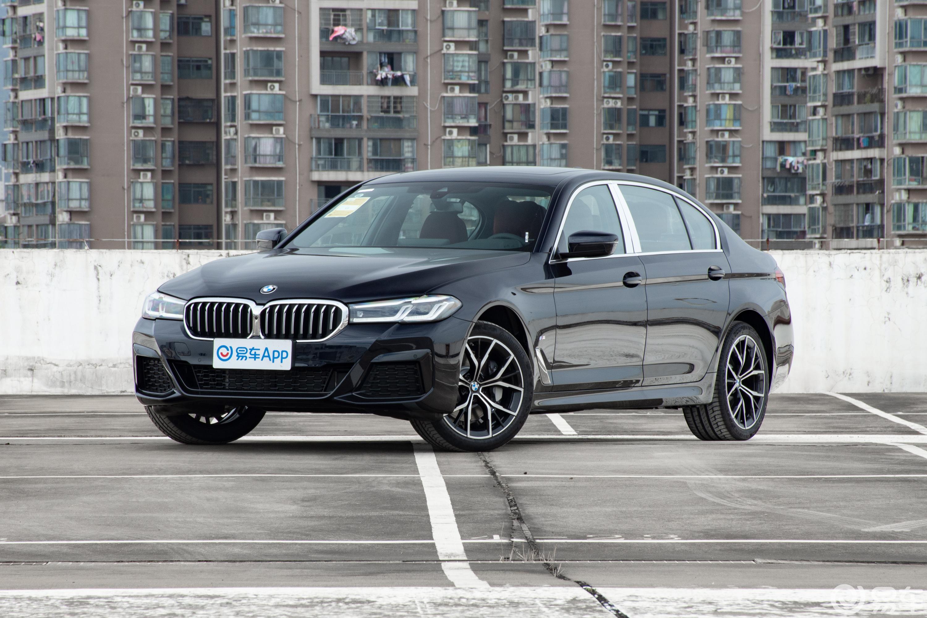 【宝马5系改款三 530Li 尊享型 M运动套装侧前45度车头向左水平图片-汽车图片大全】-易车