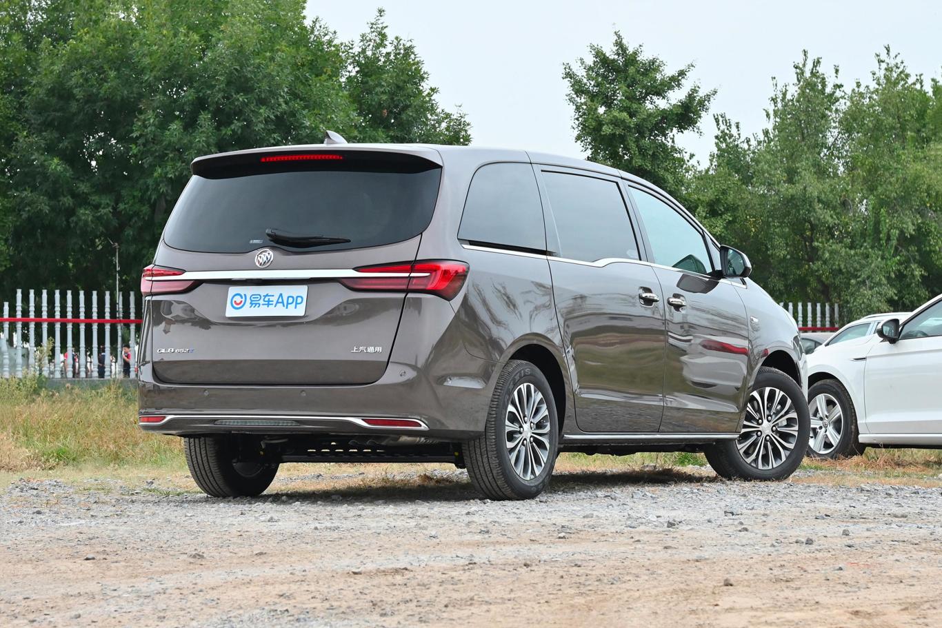 【别克GL8陆上公务舱 2.0T 尊贵型 7座侧后45度车头向右水平图片-汽车图片大全】-易车