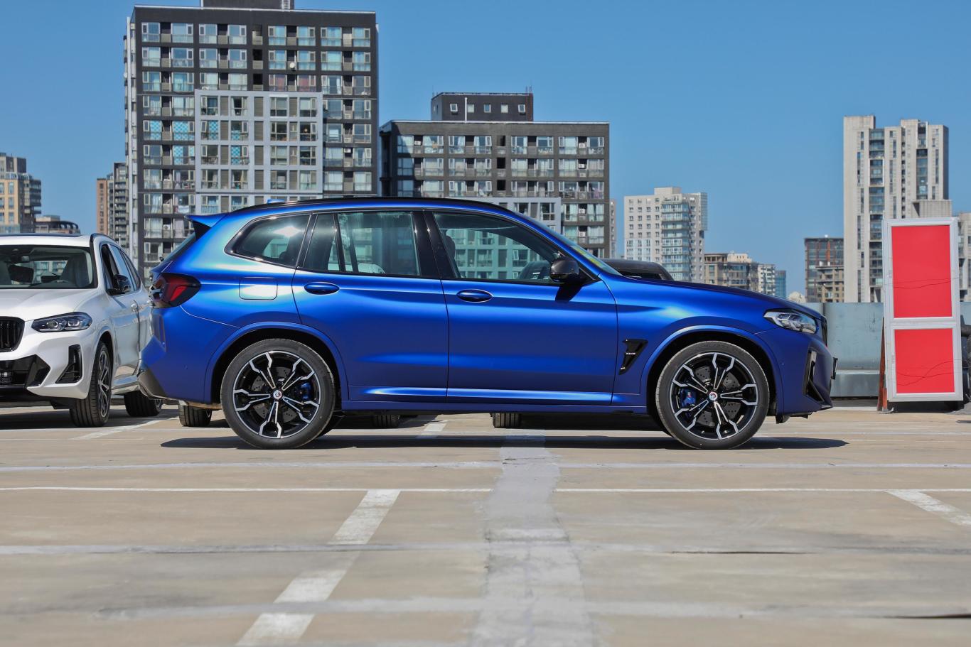 【宝马X3 M50周年版 X3 M 雷霆版正侧车头向右水平图片-汽车图片大全】-易车