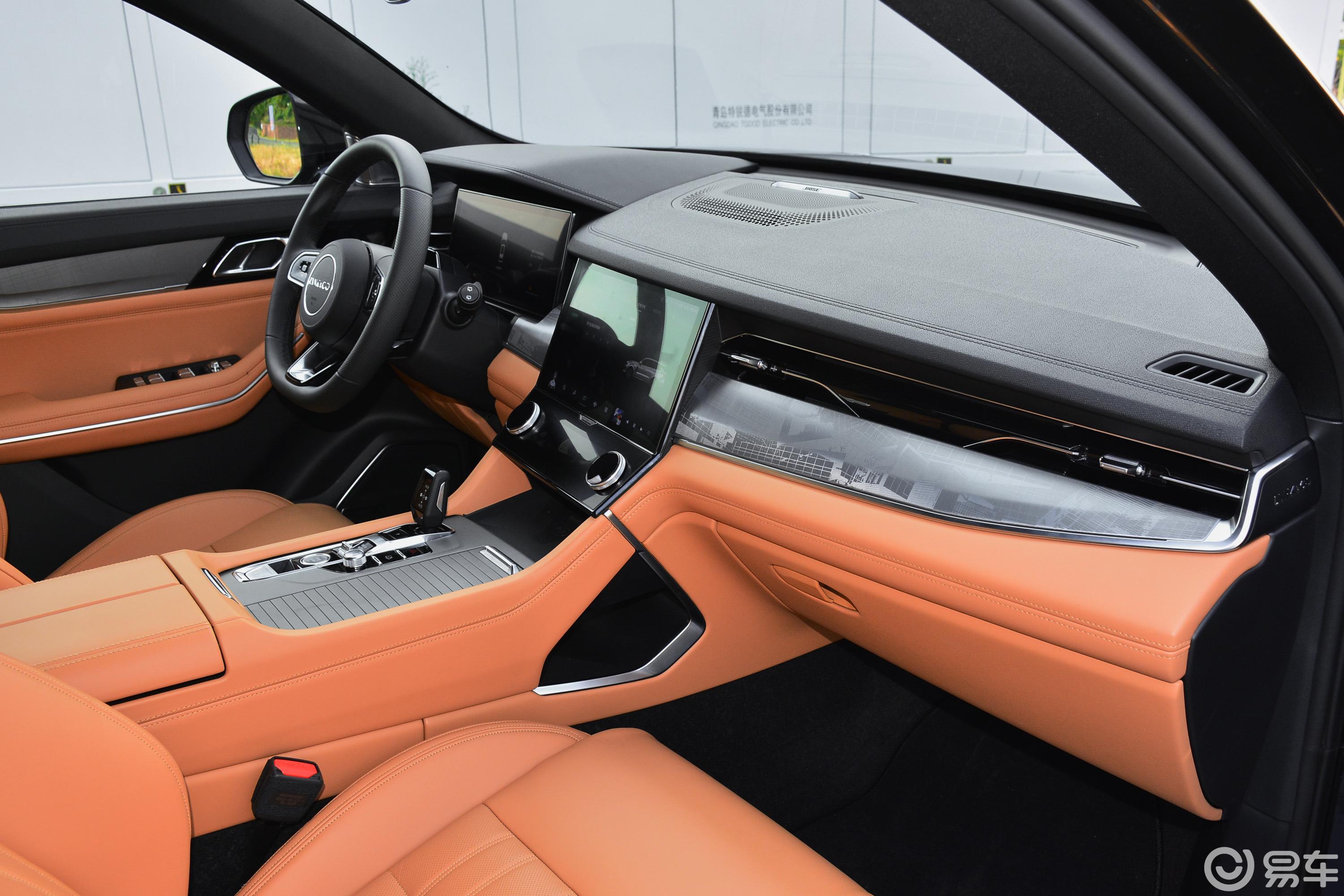 【领克09 PHEVEM-P 2.0T 190km 远航版AM 7座内饰全景副驾驶员方向图片-汽车图片大全】-易车