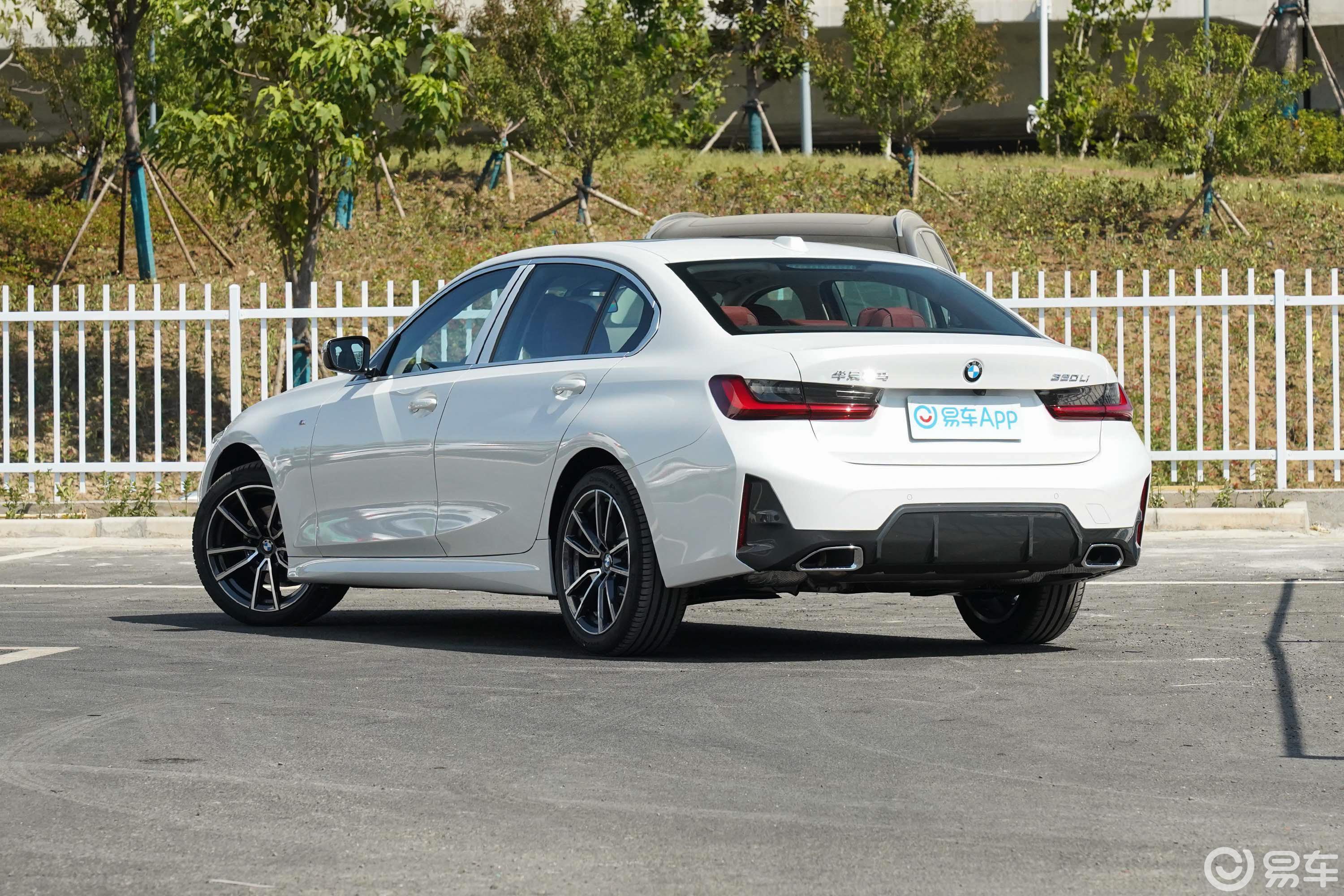 【宝马3系320Li M运动套装侧后45度车头向左水平图片-汽车图片大全】-易车