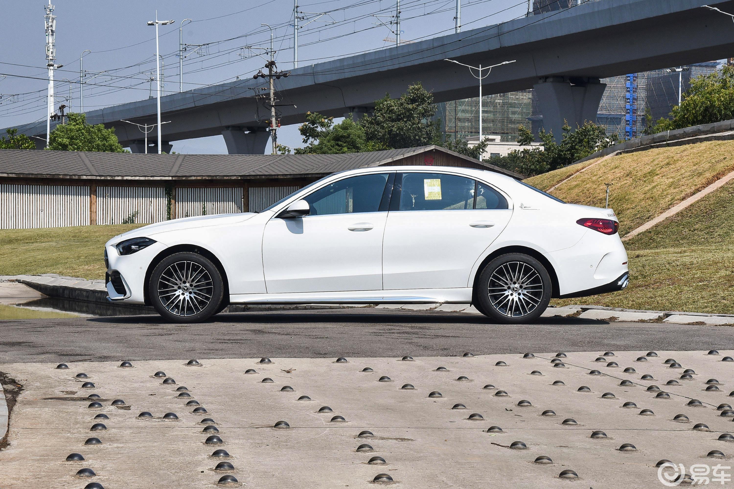 【奔驰C级C 260 L 运动版正侧车头向左水平图片-汽车图片大全】-易车