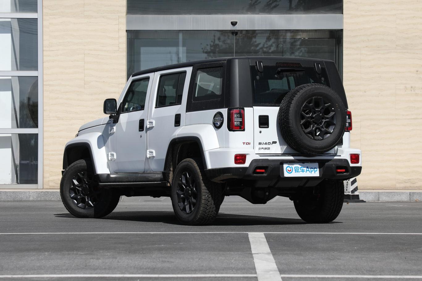 【北京BJ40刀锋英雄版 2.0T 自动四驱侠客版 柴油侧后45度车头向左水平图片-汽车图片大全】-易车