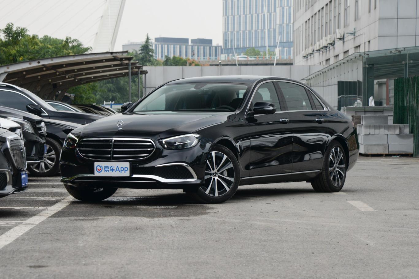 【奔驰E级 插电混动E 350 e L 插电式混合动力轿车侧前45度车头向左水平图片-汽车图片大全】-易车