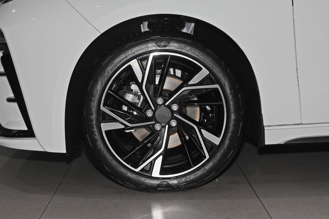 【领克032.0T T5 双离合两驱劲Pro 5座前轮毂造型图片-汽车图片大全】-易车