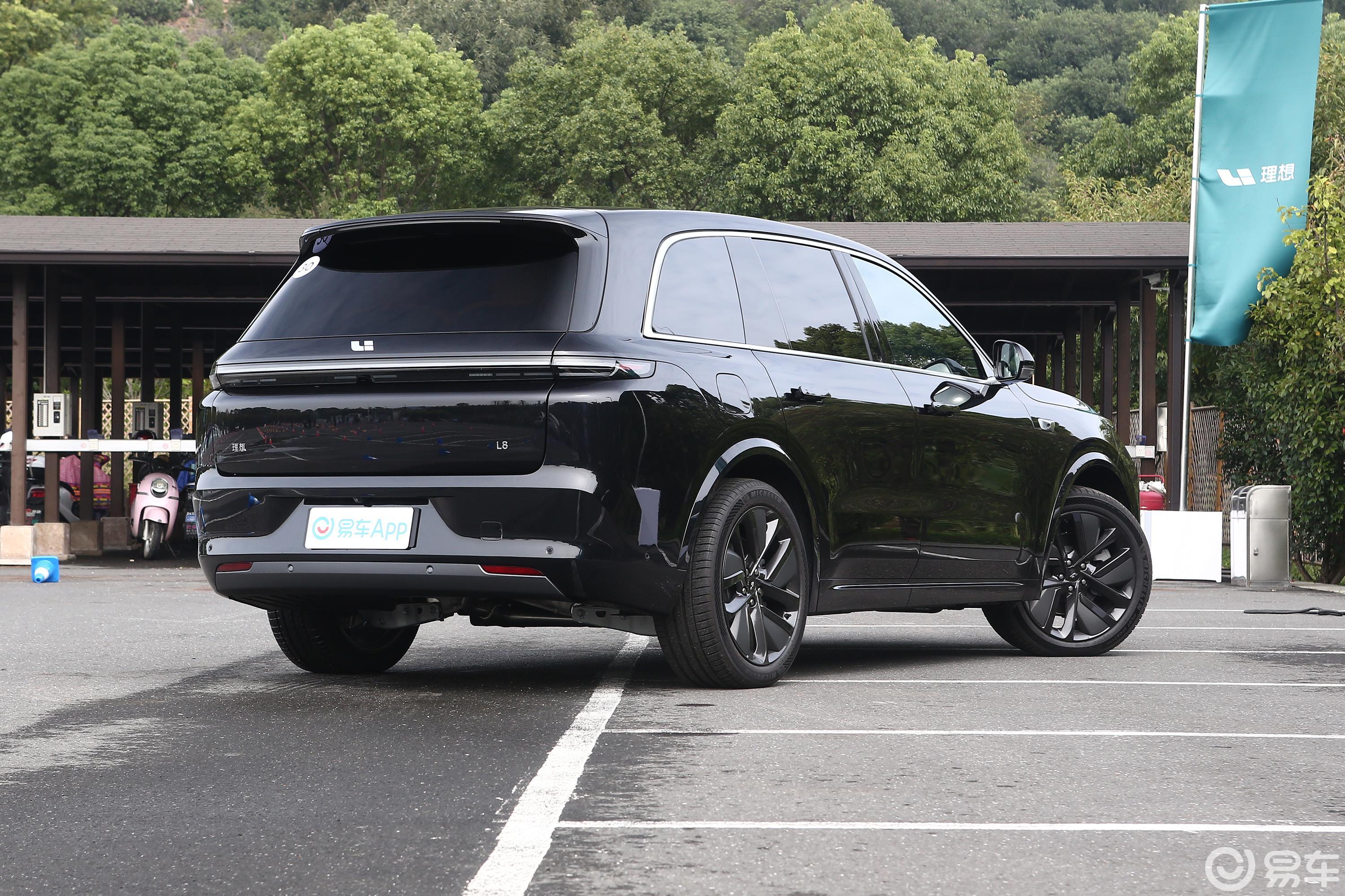 【理想L8L8 Pro版侧后45度车头向右水平图片-汽车图片大全】-易车