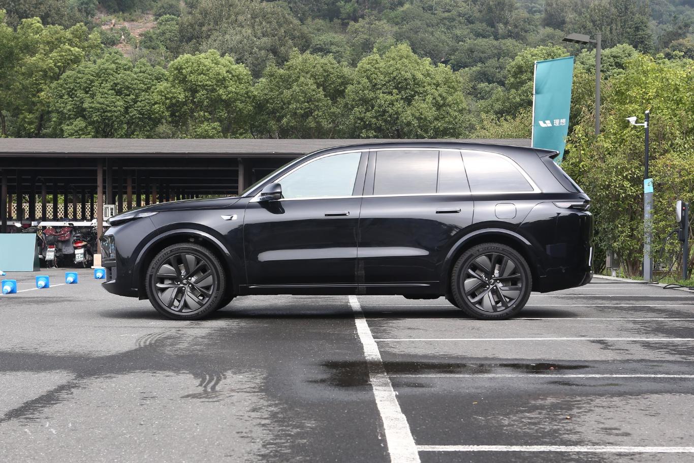 【理想L8L8 Pro正侧车头向左水平图片-汽车图片大全】-易车