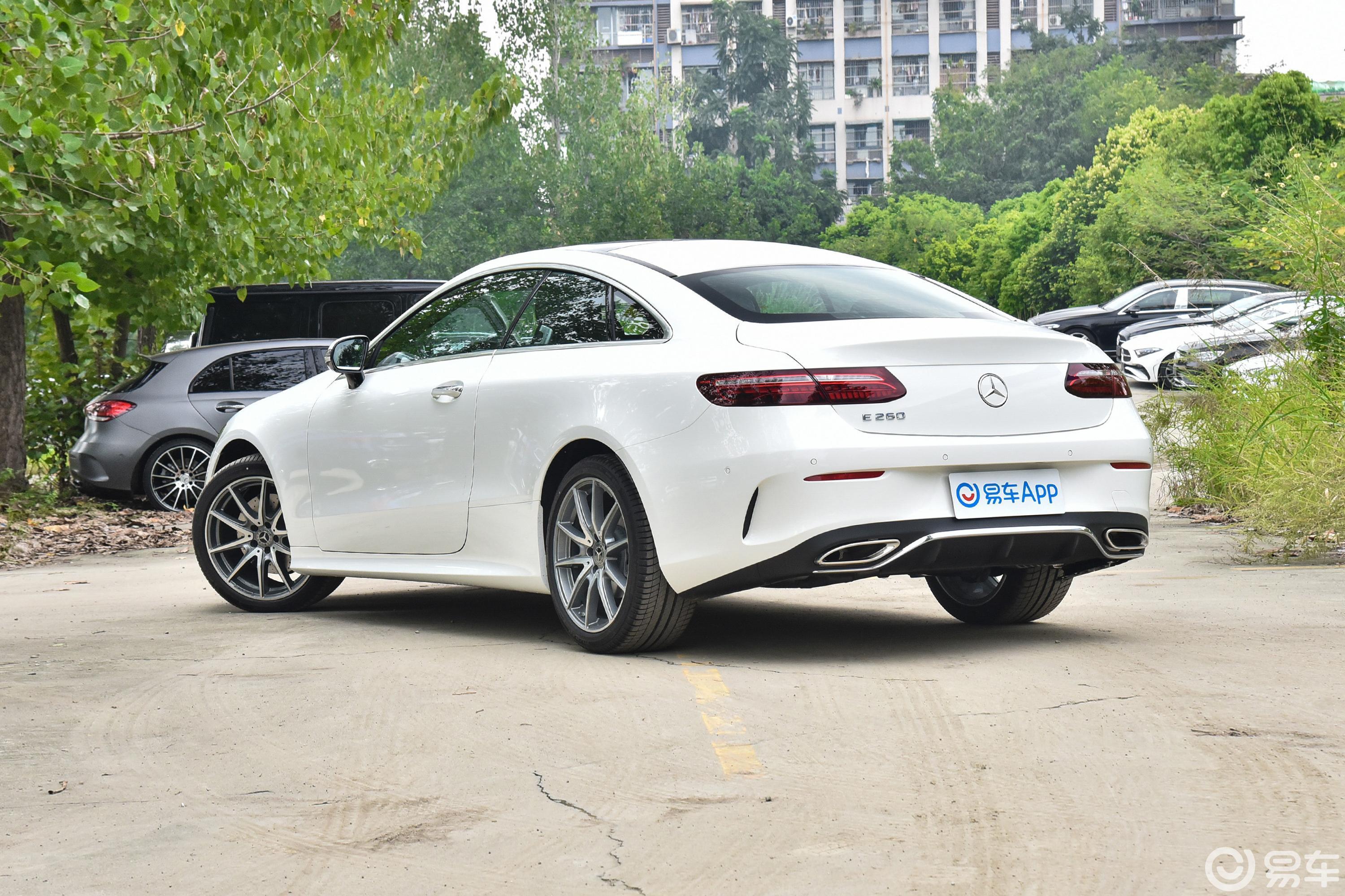 【奔驰E级(进口)E 260 轿跑车侧后45度车头向左水平图片-汽车图片大全】-易车