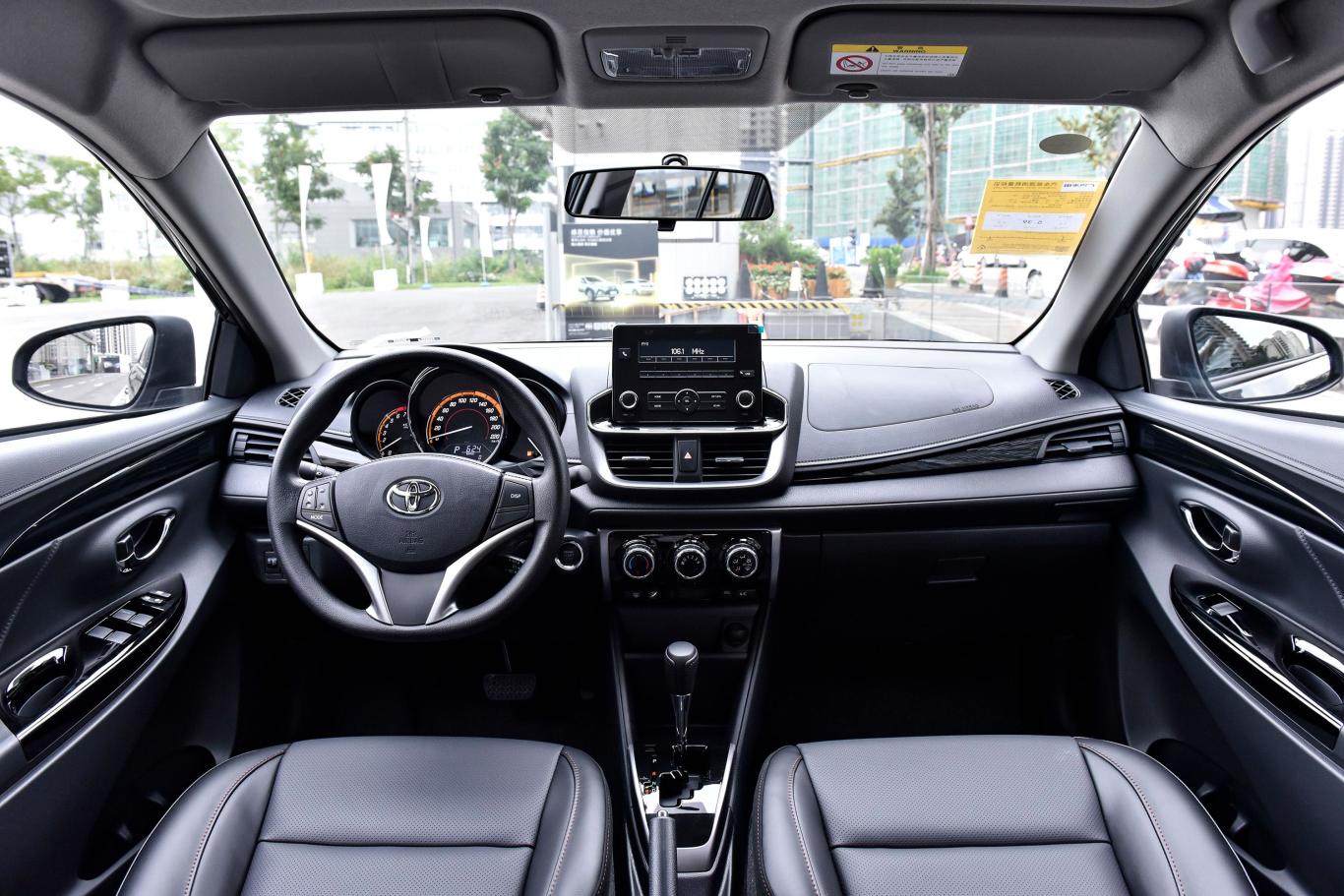 【YARiS L 致炫致炫X 1.5L CVT 豪华PLUS版内饰全景正拍图片-汽车图片大全】-易车