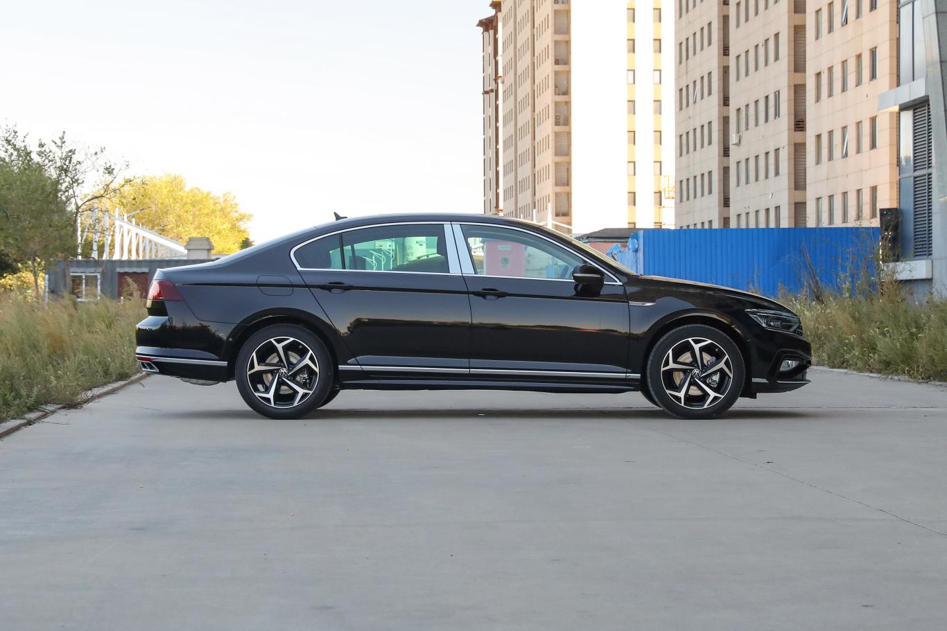 【迈腾200万辆纪念版 380TSI 旗舰型正侧车头向右水平图片-汽车图片大全】-易车