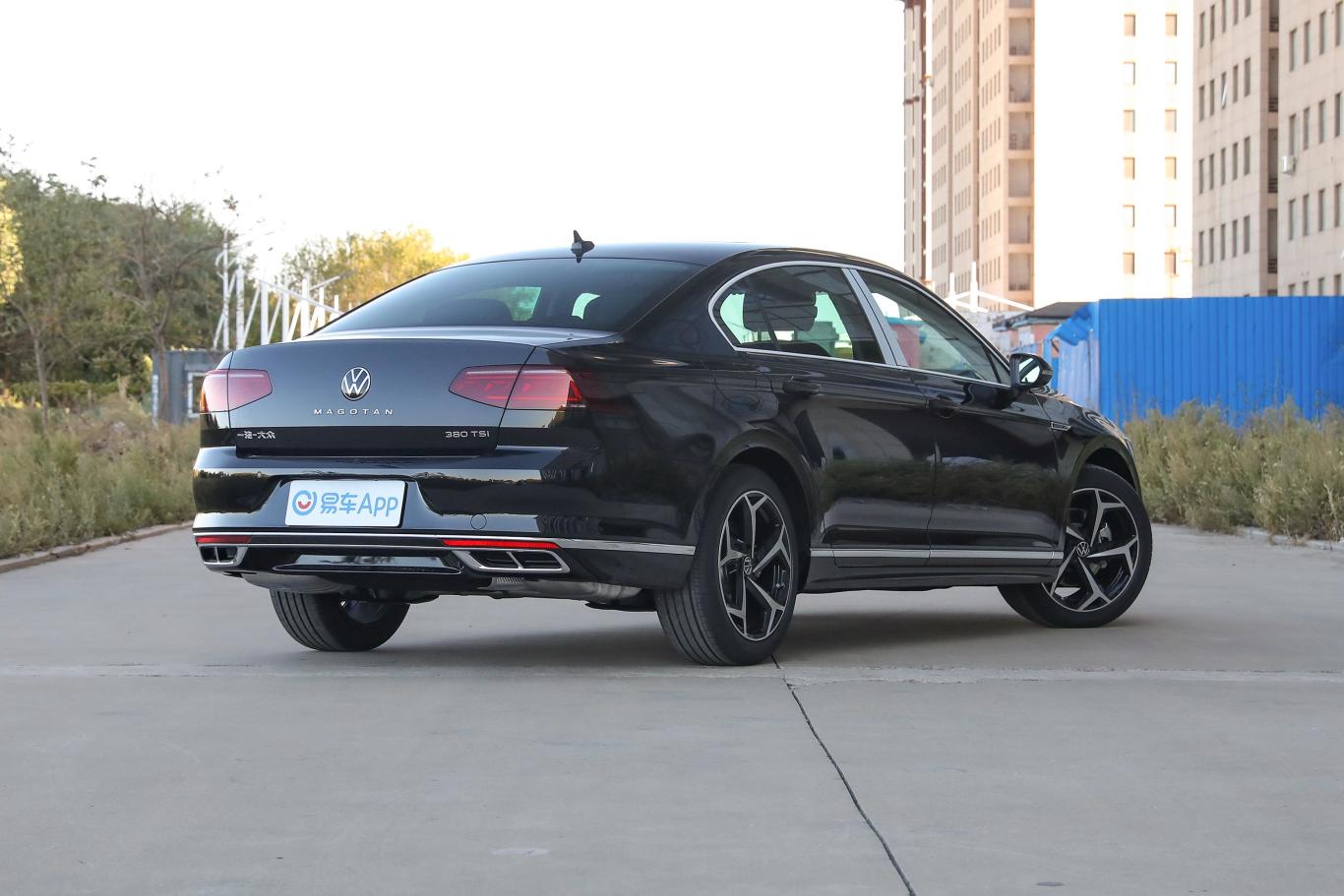 【迈腾200万辆纪念版 380TSI 旗舰型侧后45度车头向右水平图片-汽车图片大全】-易车