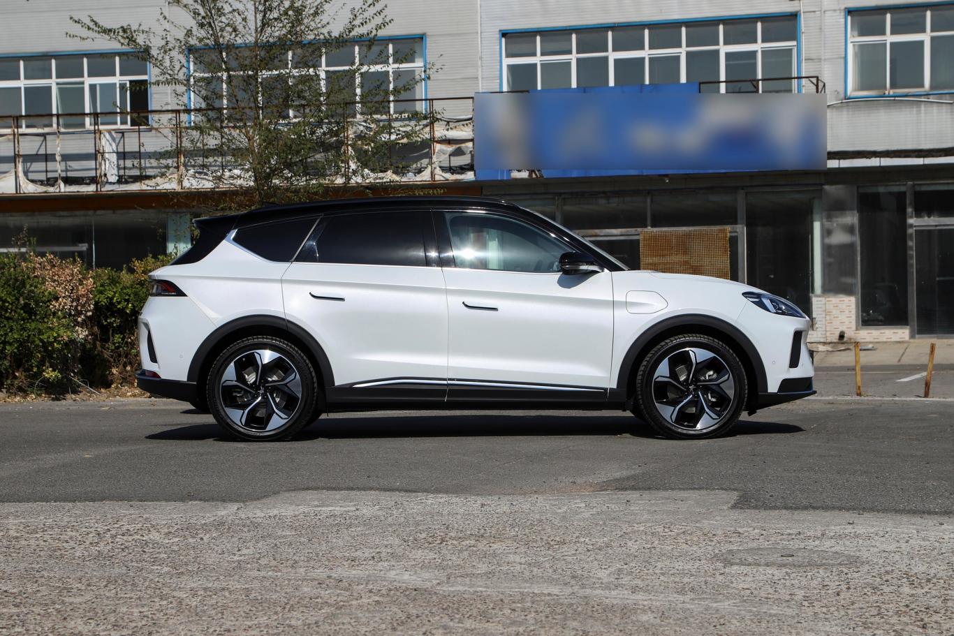 【极狐 阿尔法T653S+ 电机160kW正侧车头向右水平图片-汽车图片大全】-易车