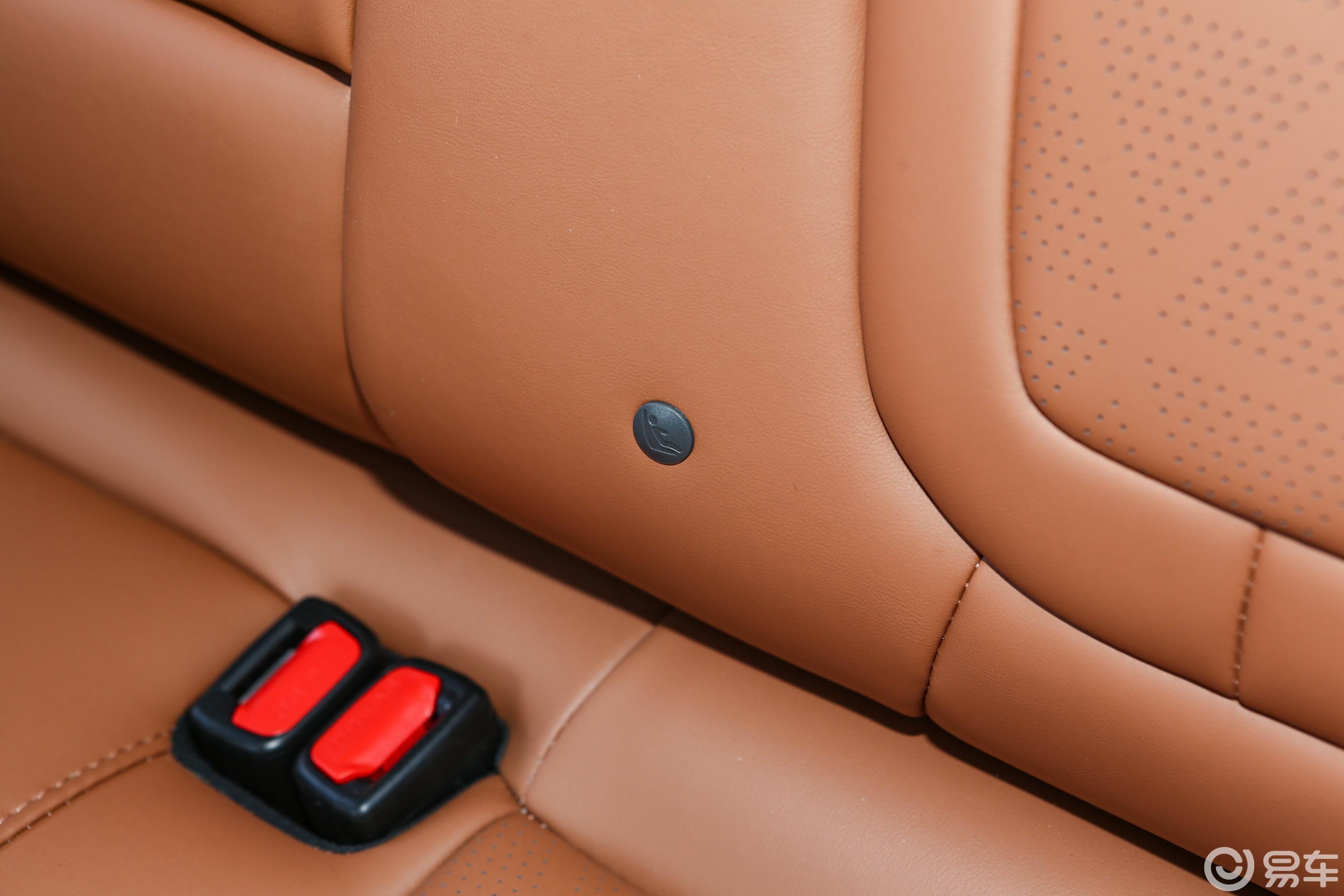 【奔腾T992.0T 尊贵型(6AT)儿童座椅接口图片-汽车图片大全】-易车