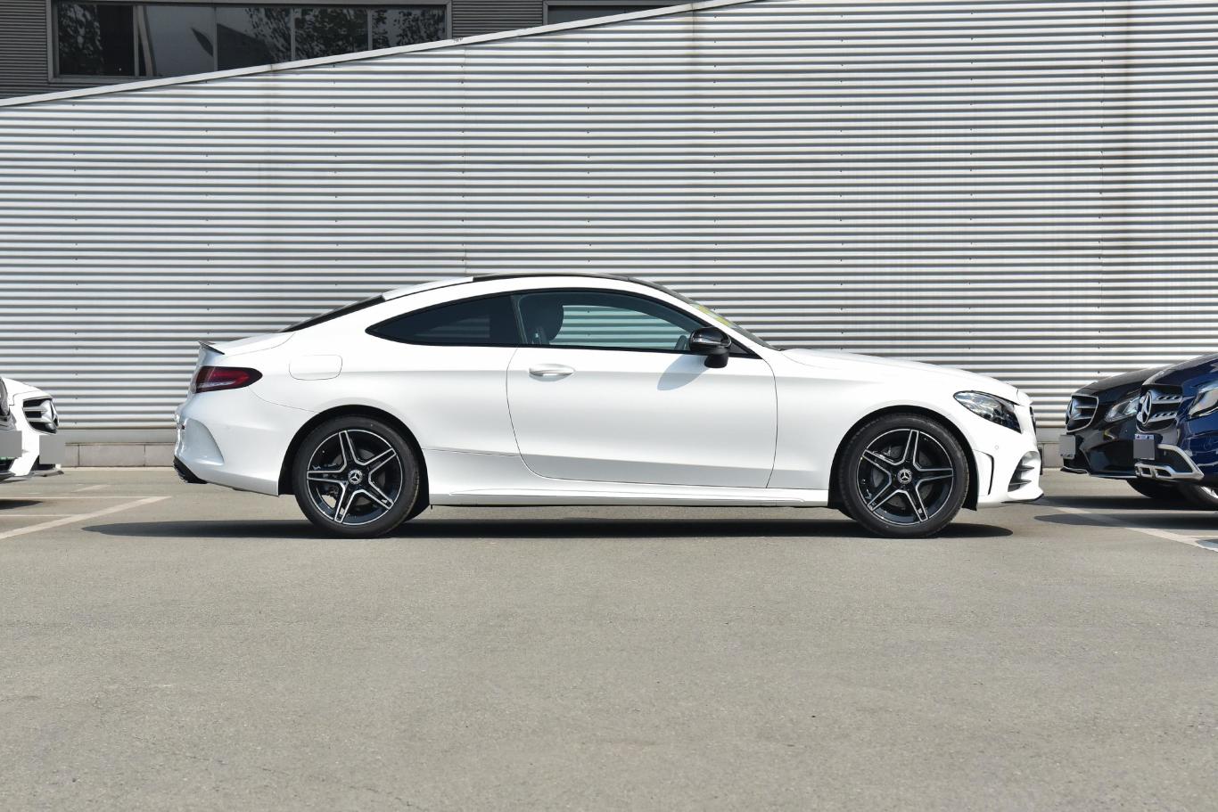 【奔驰C级(进口)C 260 轿跑车正侧车头向右水平图片-汽车图片大全】-易车