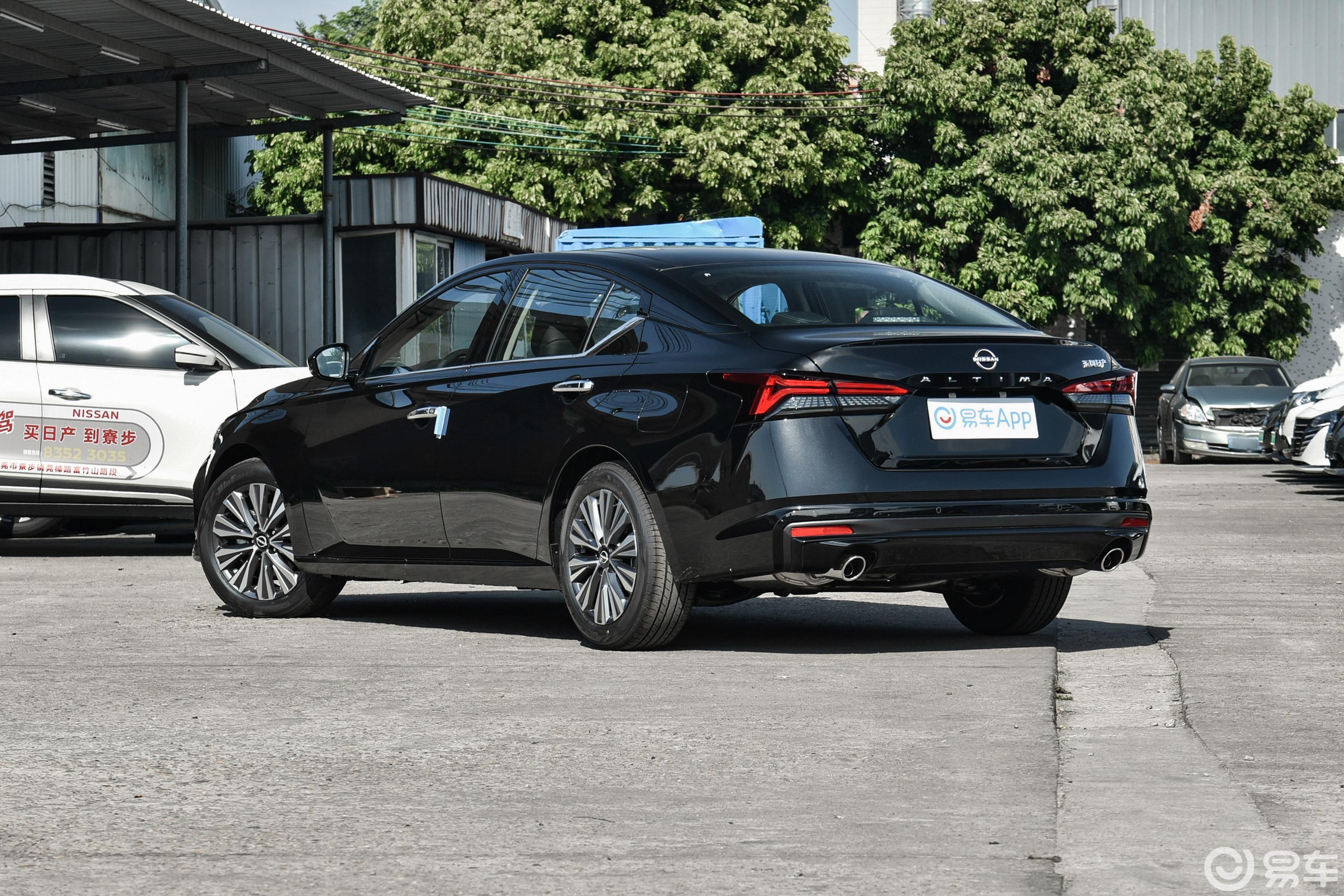 【天籁2.0L XL-TLS 悦享版侧后45度车头向左水平图片-汽车图片大全】-易车