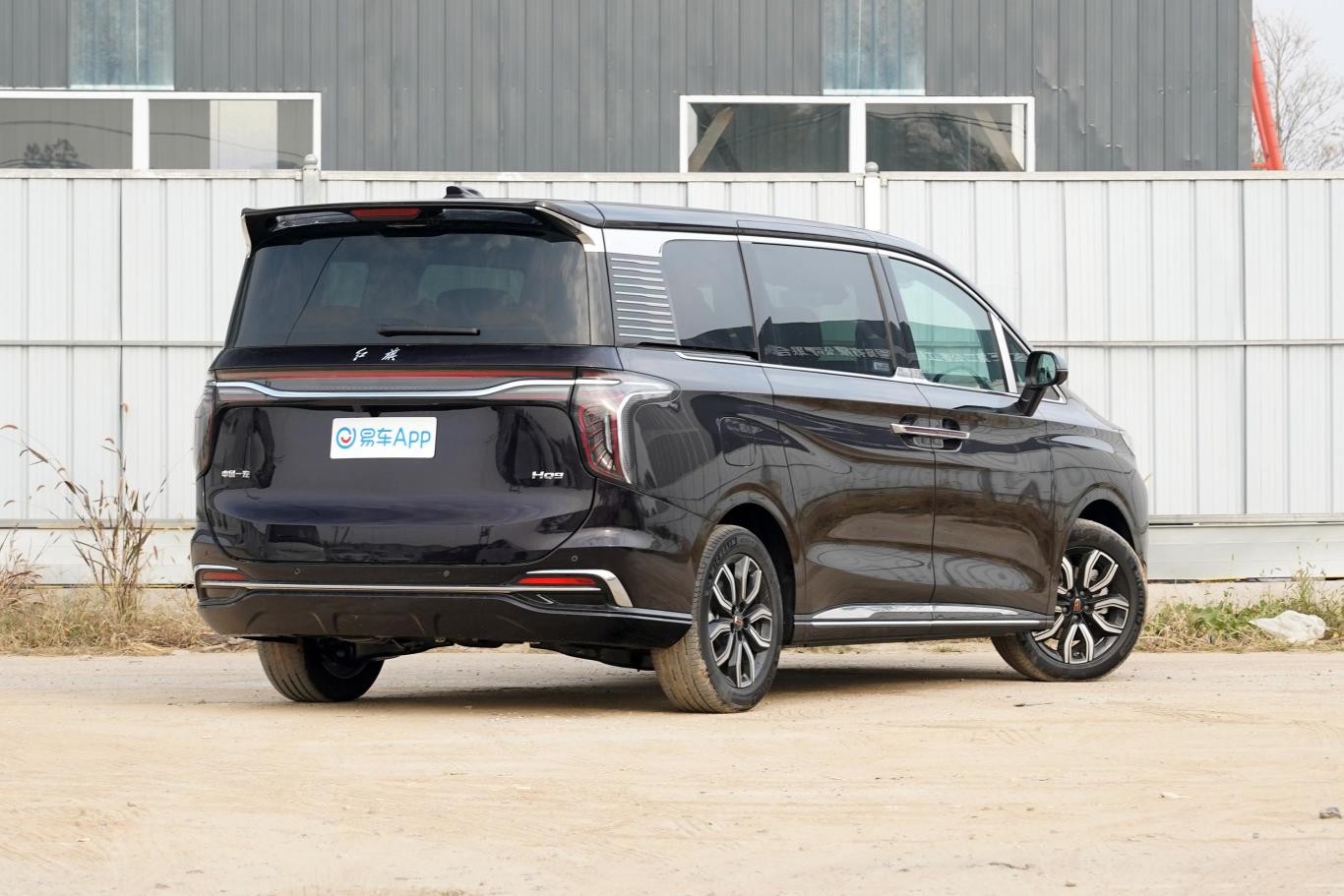 【红旗HQ92.0T 智联旗享版侧后45度车头向右水平图片-汽车图片大全】-易车