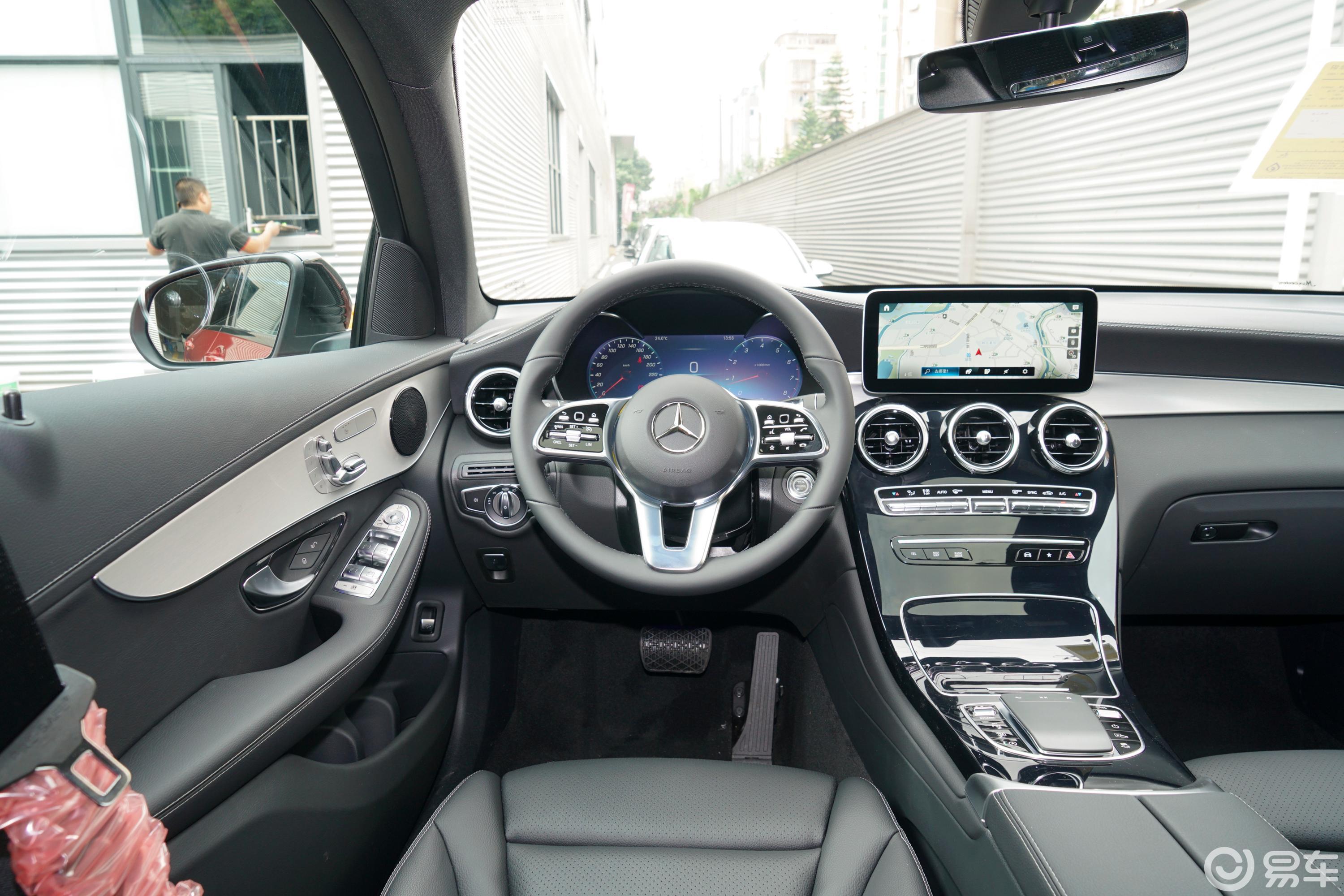 【奔驰GLC轿跑GLC 260 4MATIC 轿跑 SUV驾驶位区域图片-汽车图片大全】-易车