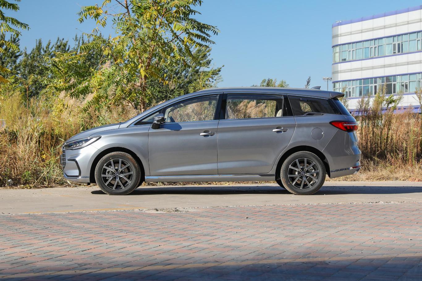 【宋MAX新能源DM-i 1.5L 105KM 旗舰型正侧车头向左水平图片-汽车图片大全】-易车