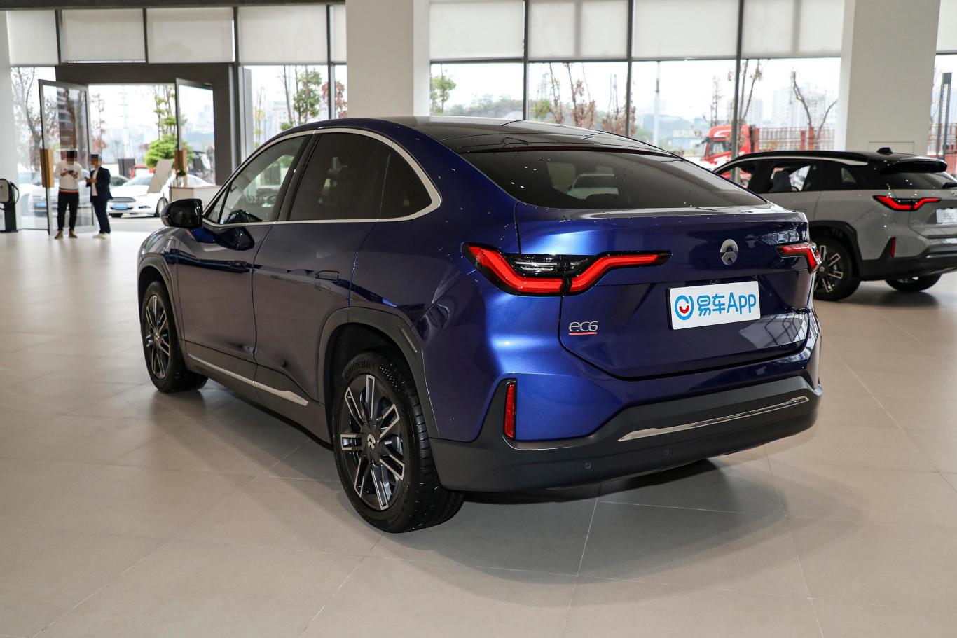 【蔚来EC6475km 签名版 75kWh侧后45度车头向左水平图片-汽车图片大全】-易车