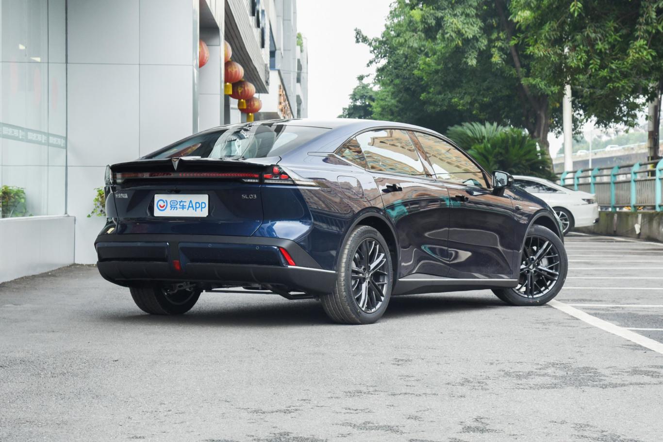 【深蓝SL03200km 增程版侧后45度车头向右水平图片-汽车图片大全】-易车