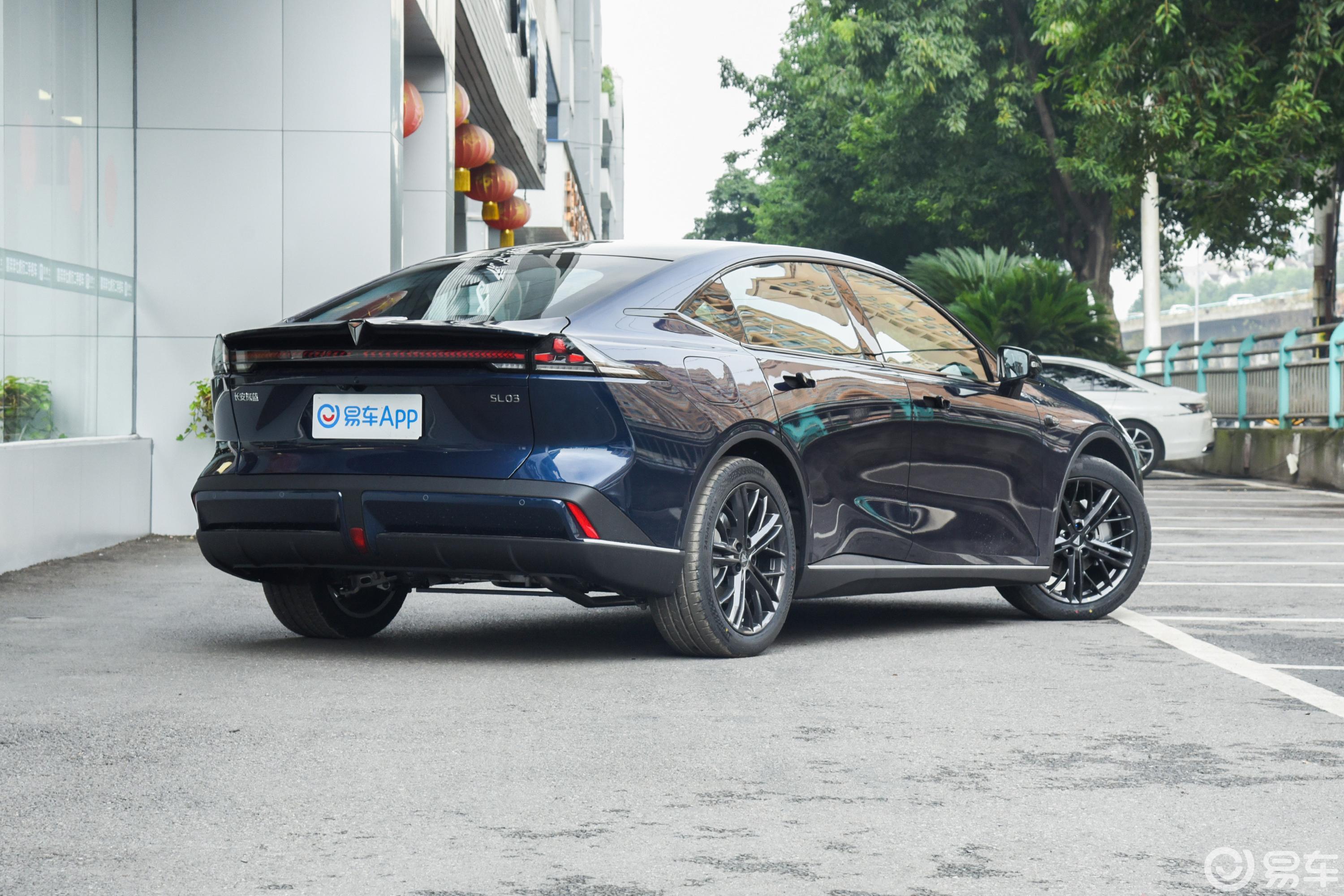 【深蓝SL03增程版 1200km侧后45度车头向右水平图片-汽车图片大全】-易车