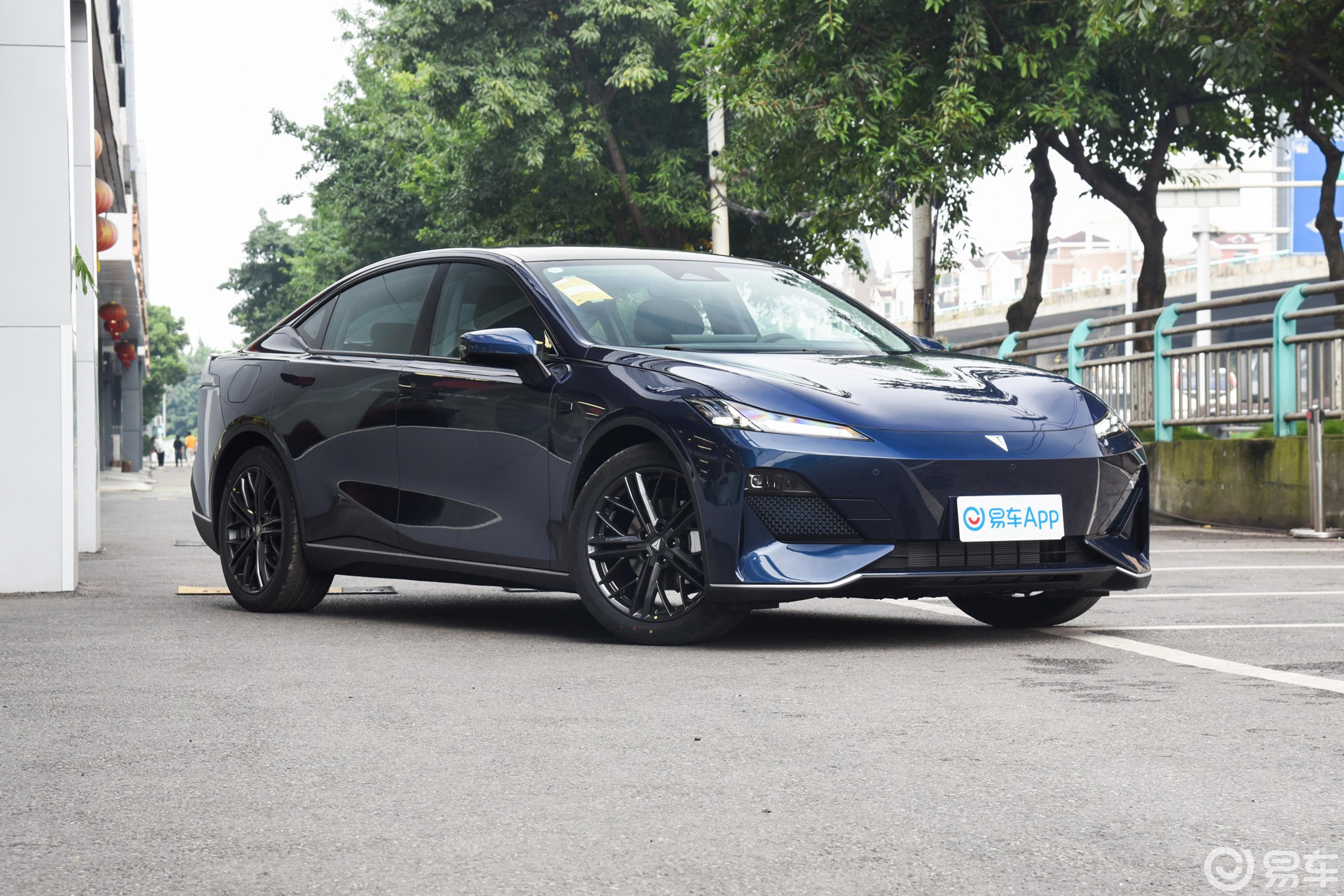 【深蓝SL03增程版 1200km侧前45度车头向右水平图片-汽车图片大全】-易车