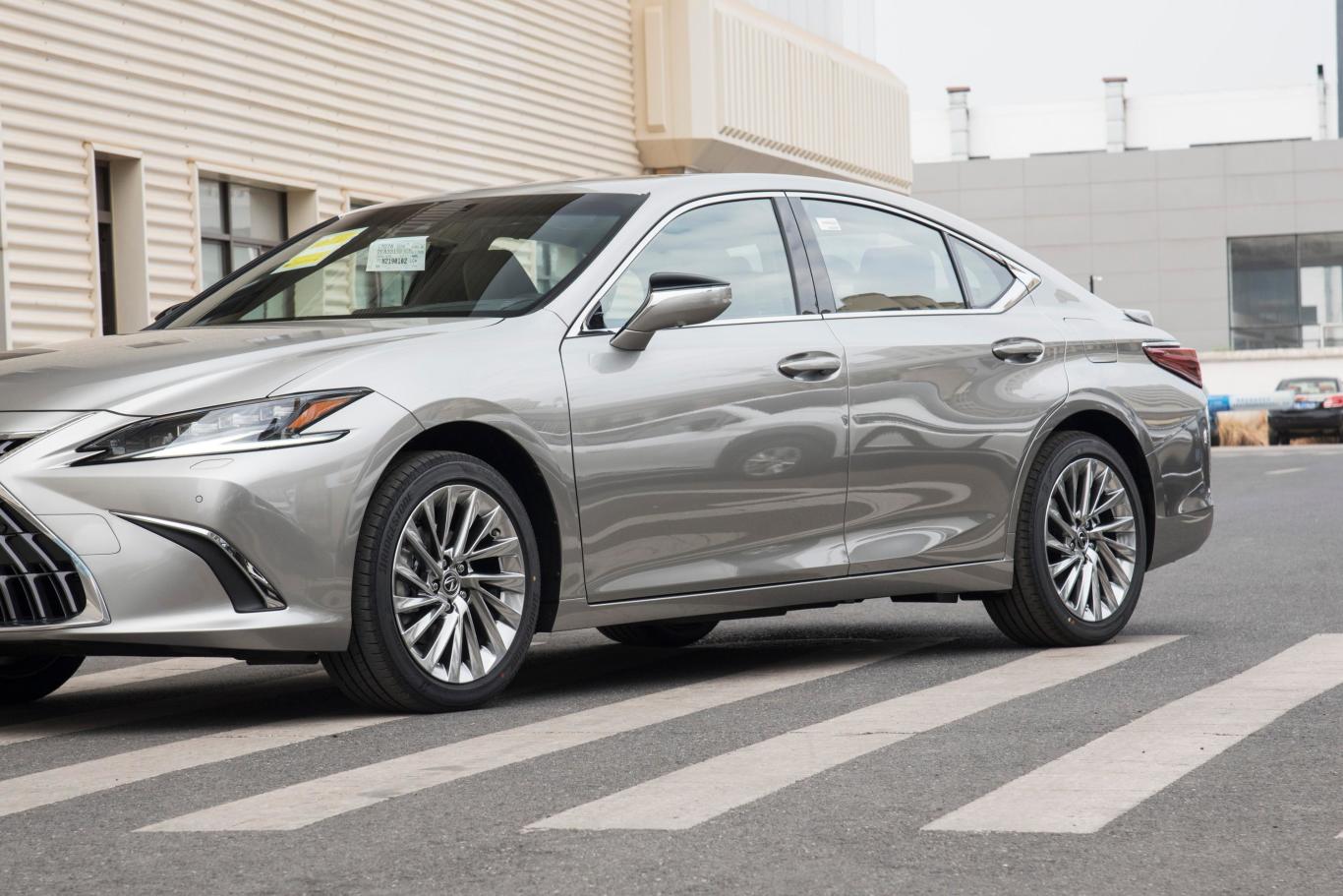 【雷克萨斯ES300h 行政版外观细节图片-汽车图片大全】-易车