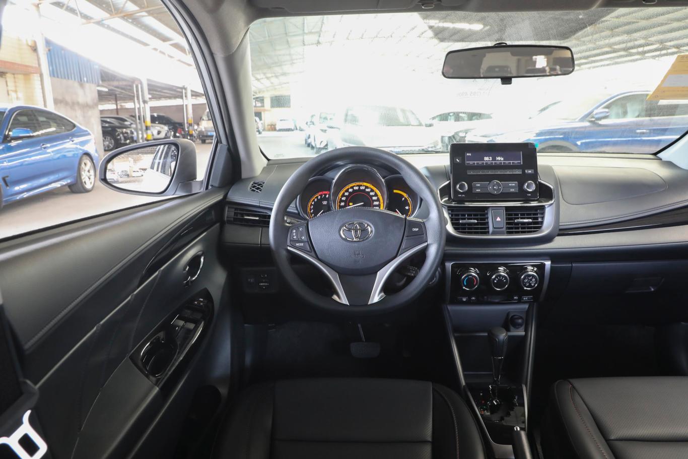 【YARiS L 致炫致炫X 1.5L CVT 豪华PLUS版驾驶位区域图片-汽车图片大全】-易车