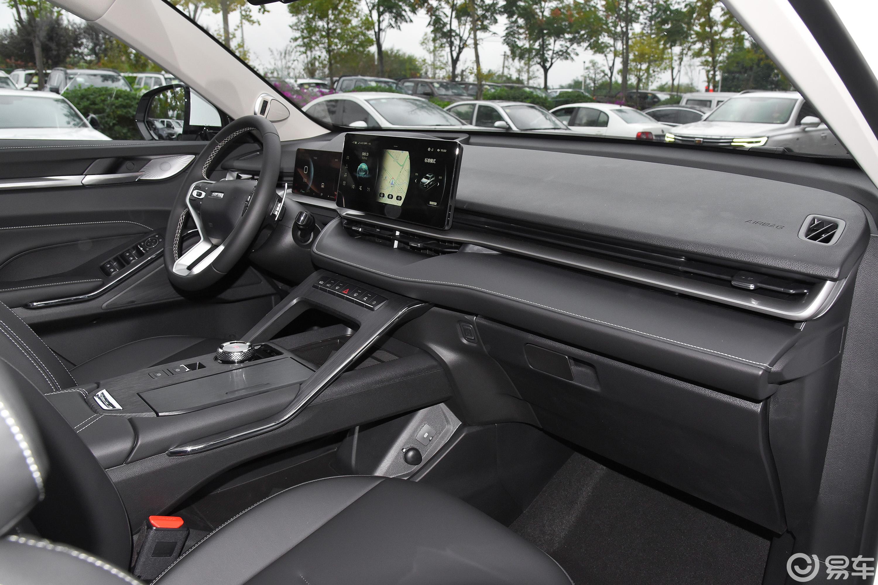 【哈弗H6第三代 1.5T 两驱Supreme+内饰全景副驾驶员方向图片-汽车图片大全】-易车