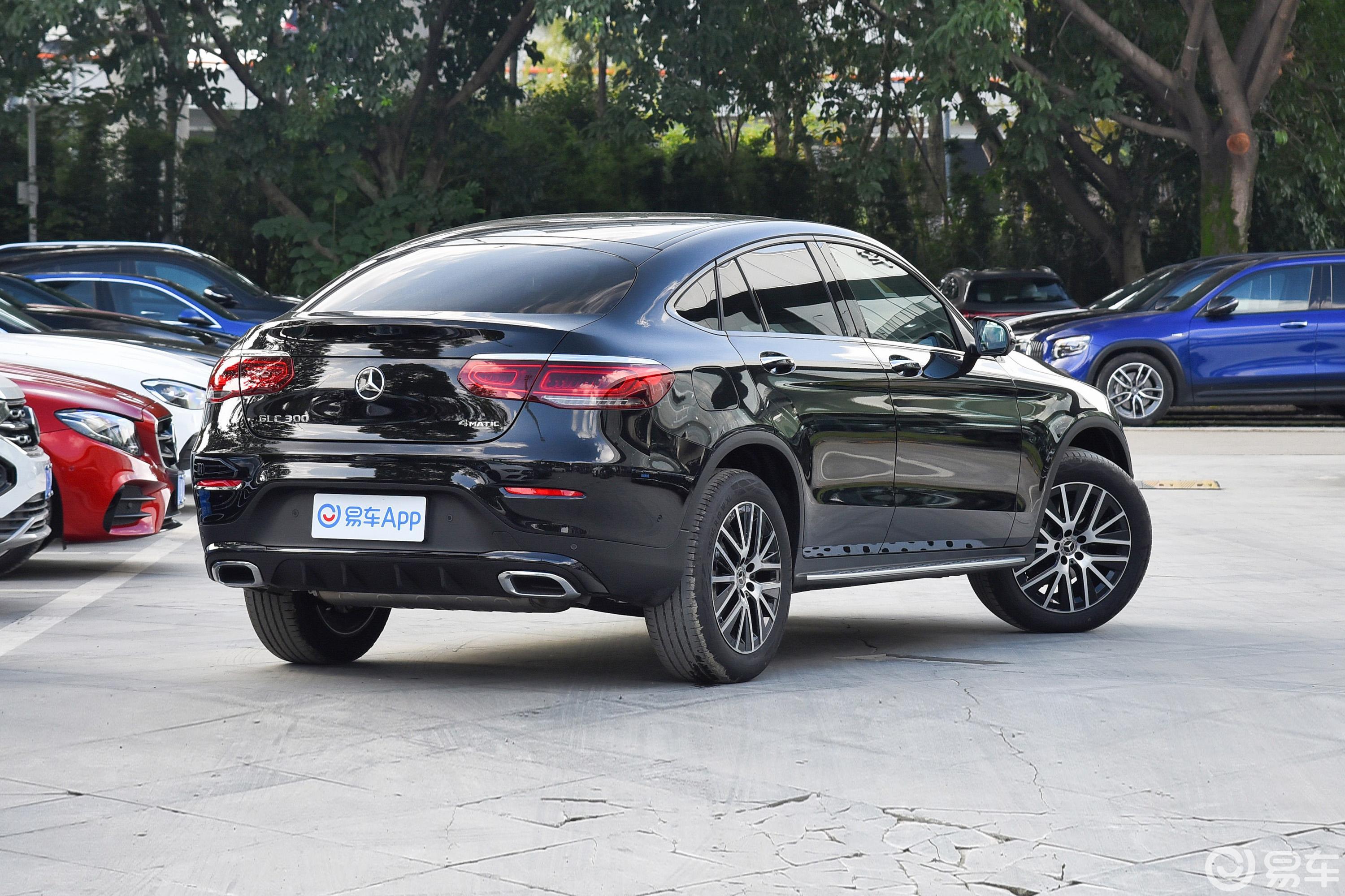 【奔驰GLC轿跑GLC 300 4MATIC 轿跑SUV侧后45度车头向右水平图片-汽车图片大全】-易车